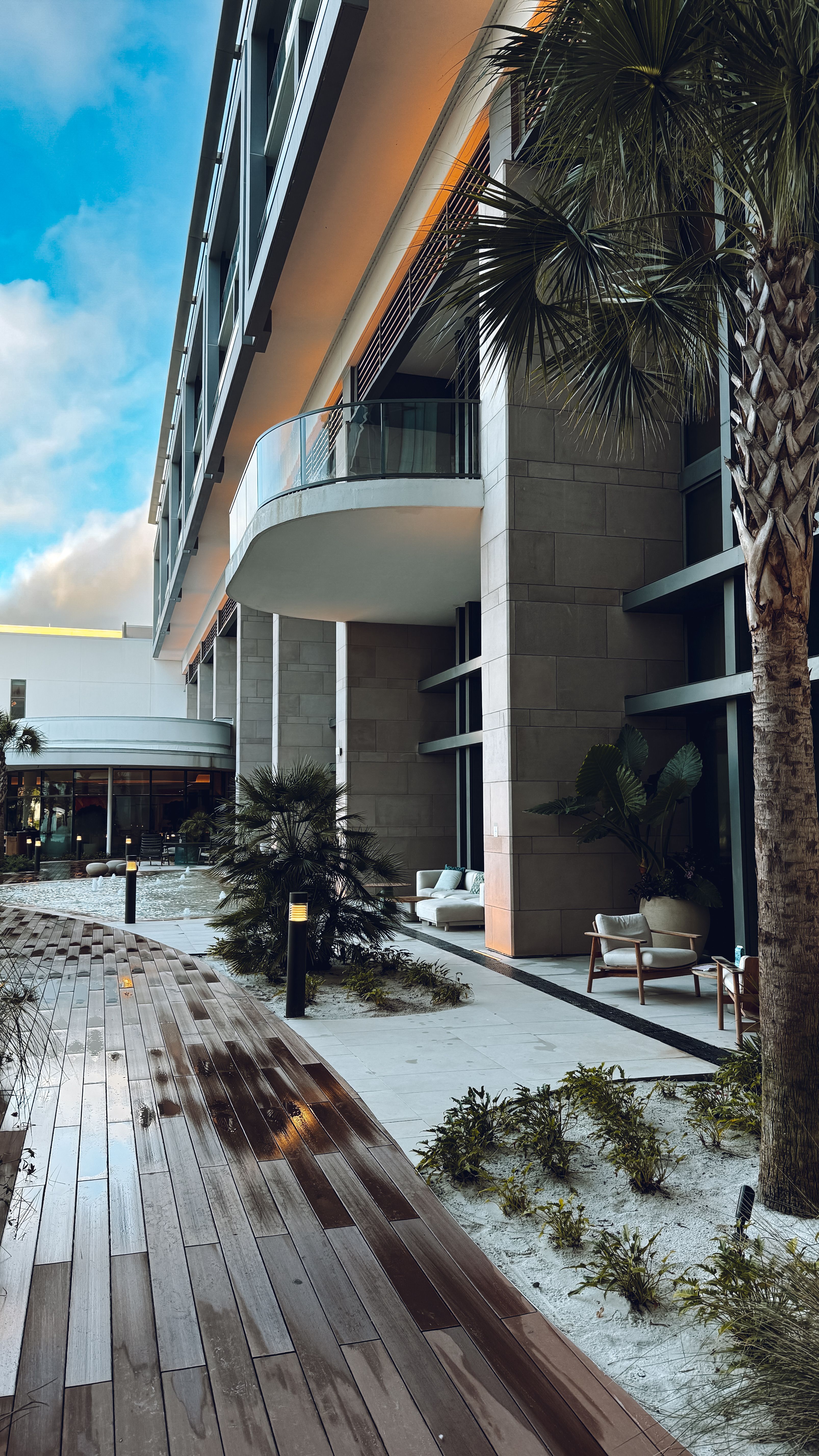Modern Outdoor Patio at Luxury Hotel · Free Stock Photo