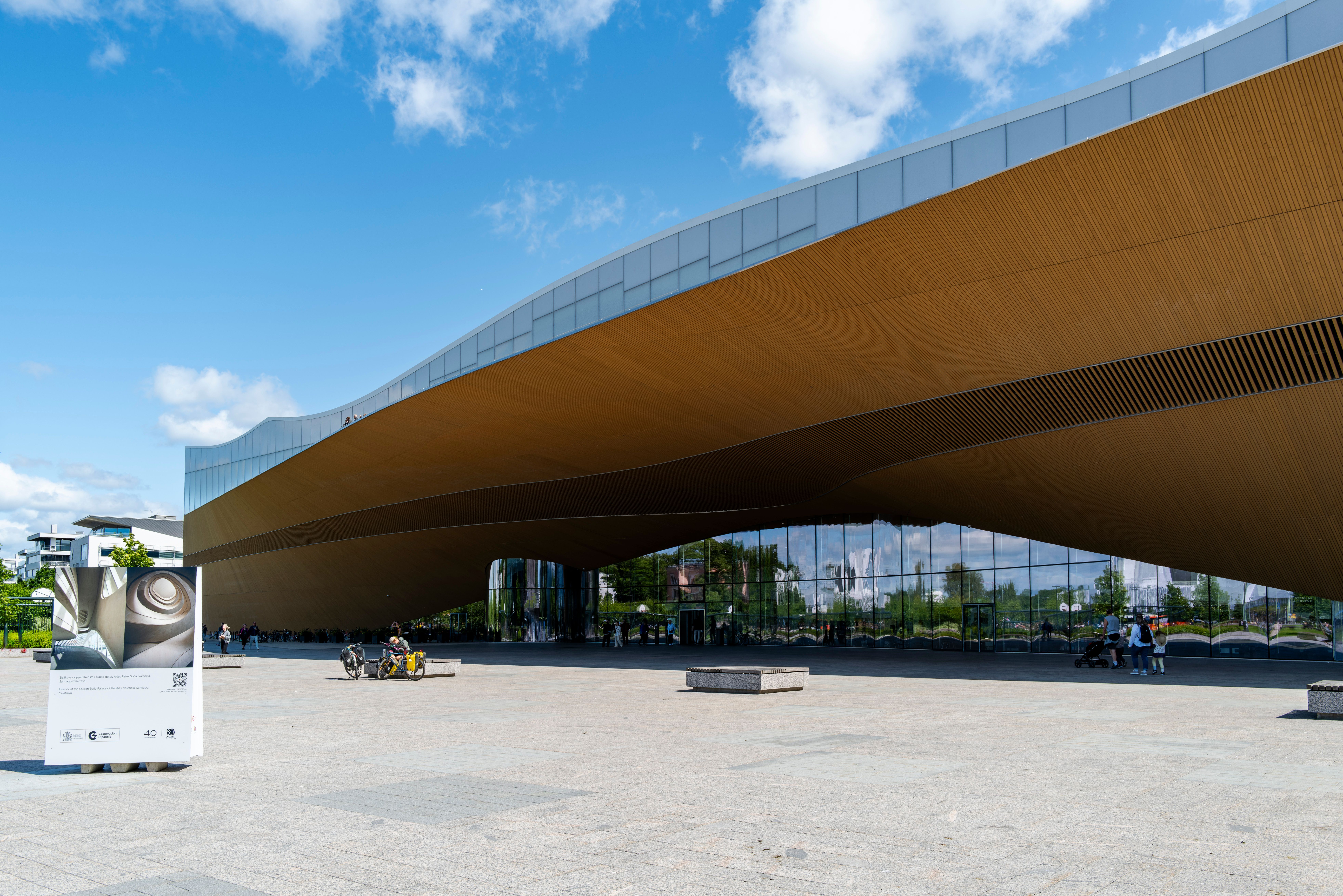 Modern Architectural Design of Helsinki's Oodi Library · Free Stock Photo