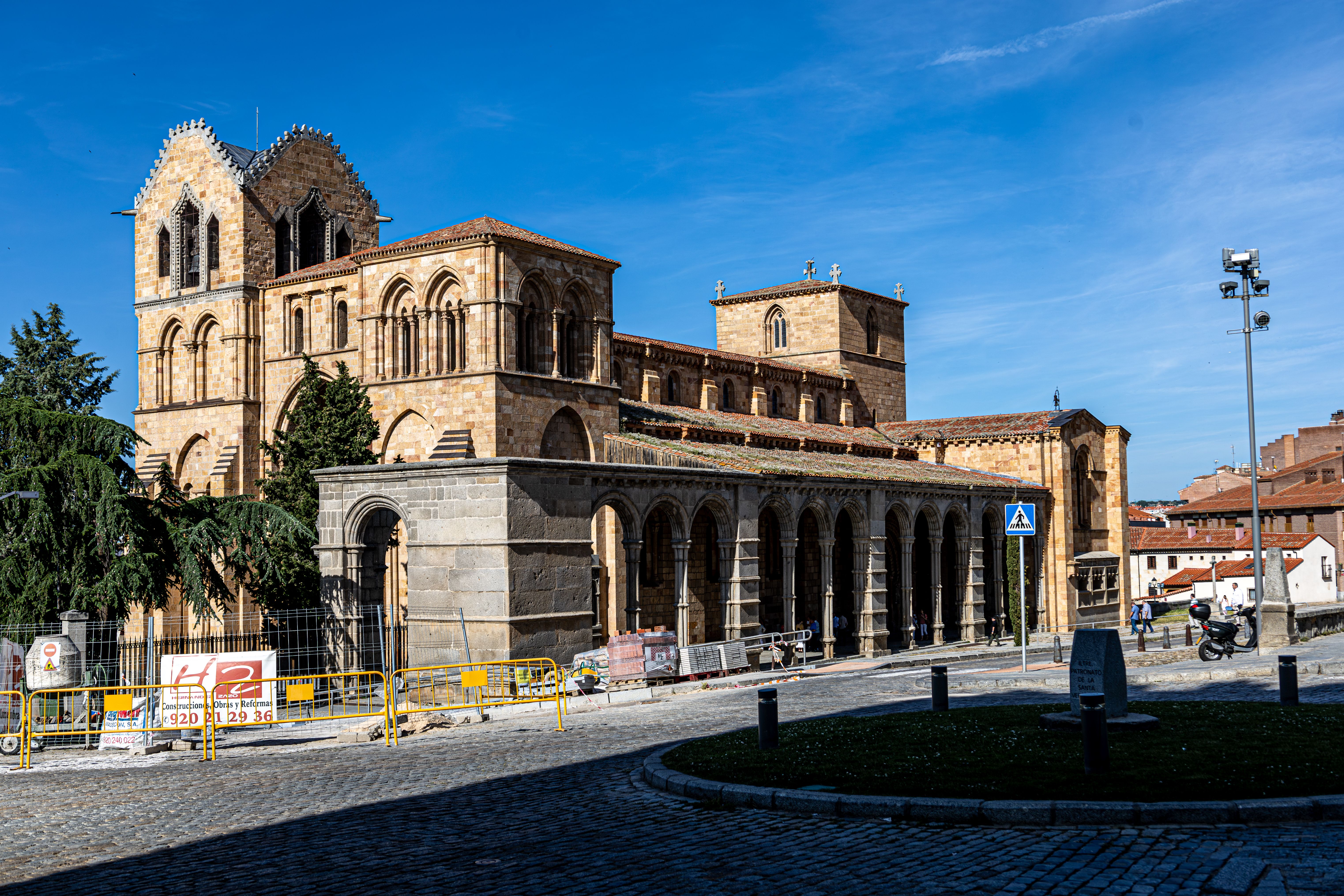 Basílica Histórica De San Vicente Em ávila, Espanha · Foto profissional ...