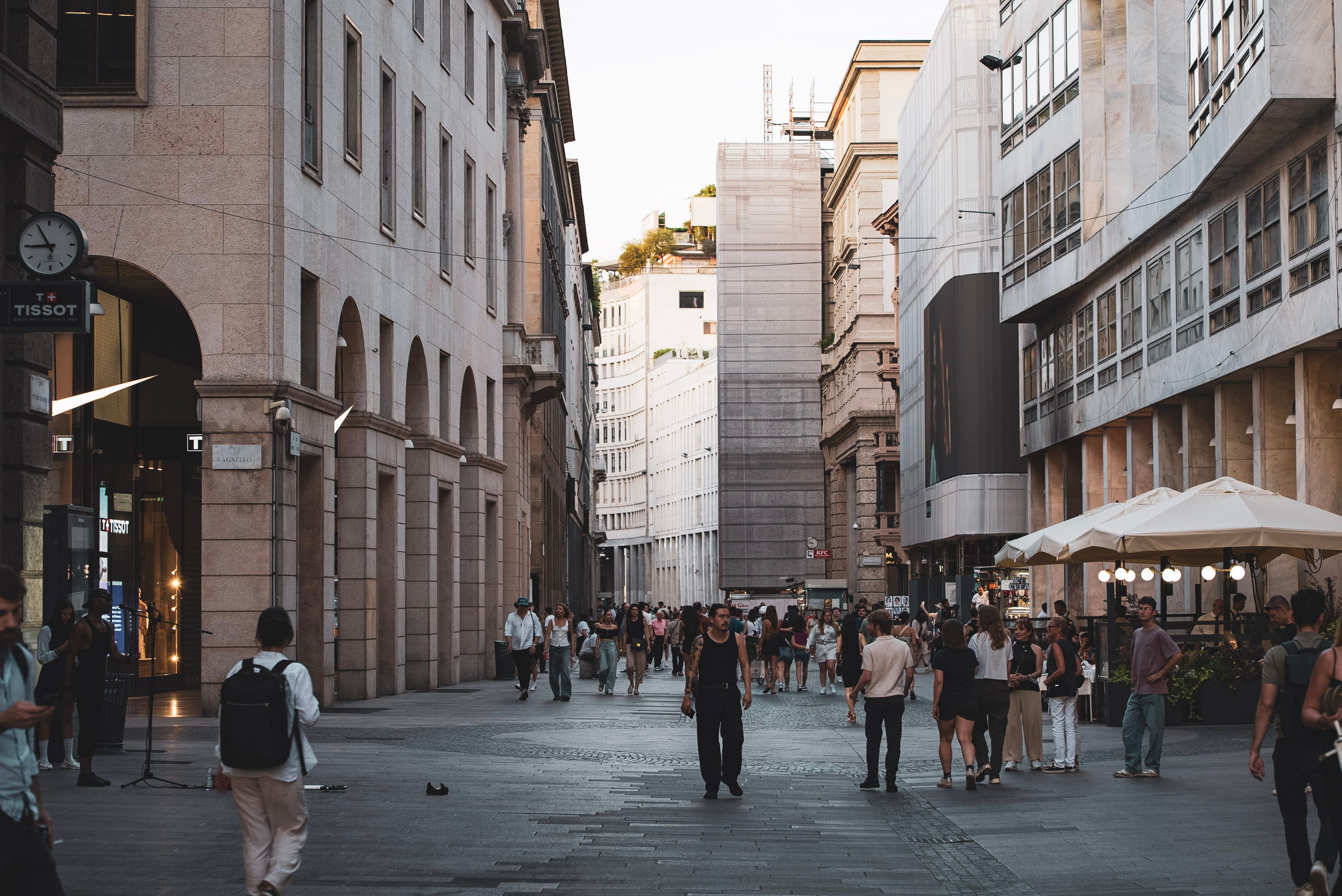 Busy Street Scene in Milan City Center, Italy · Free Stock Photo