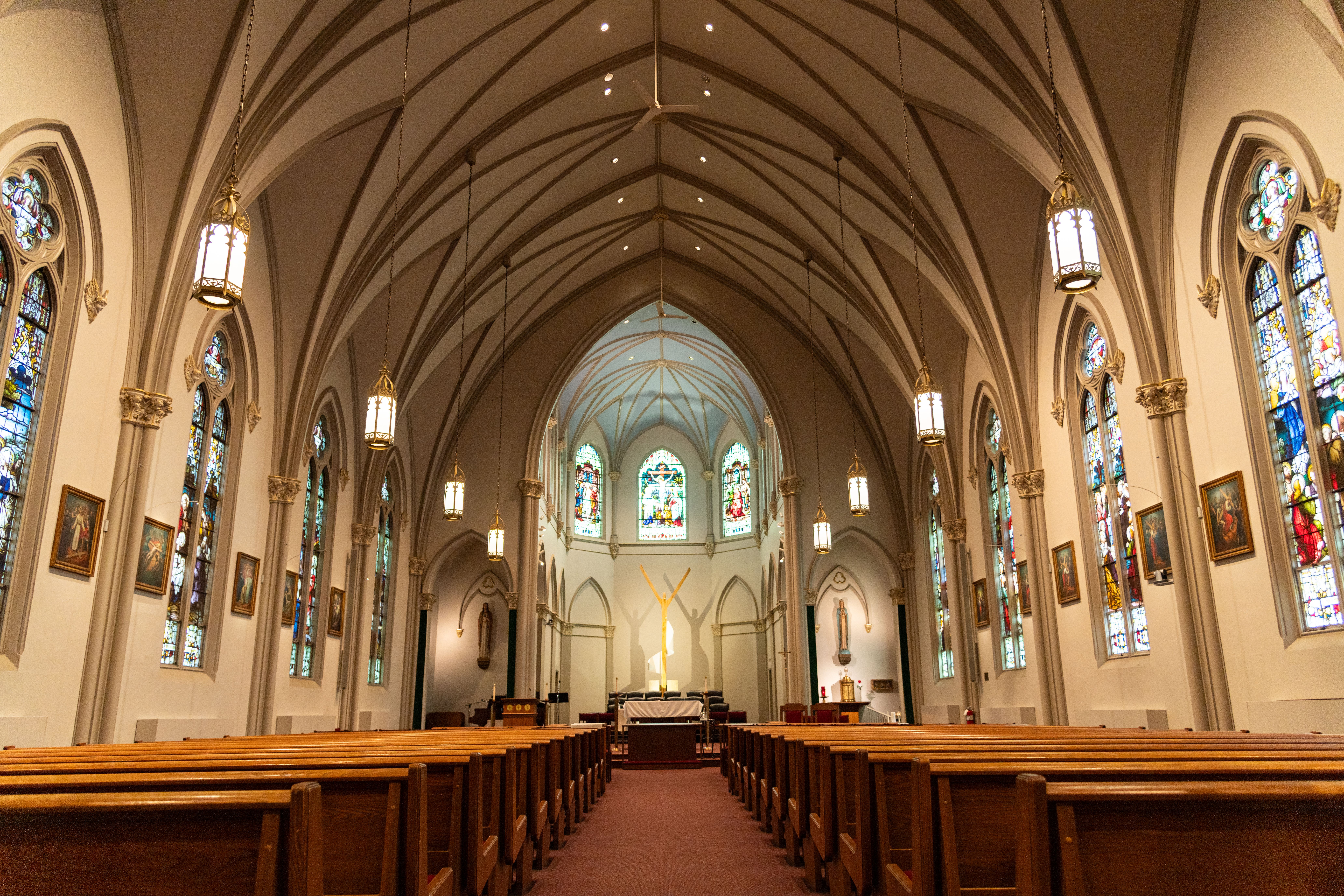 Brown and White Cathedral Building · Free Stock Photo