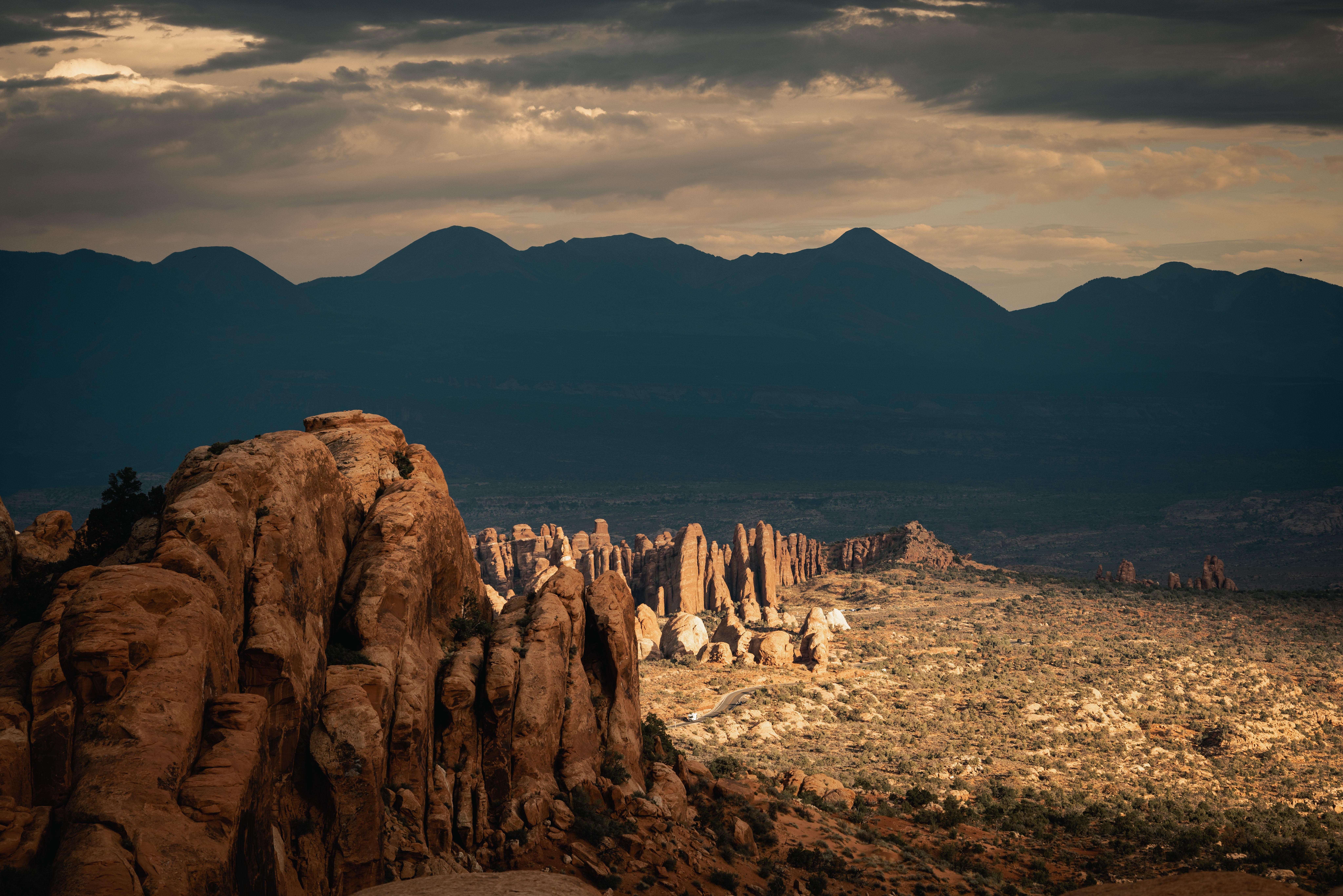 Majestic Utah Desert Landscape at Sunset · Free Stock Photo