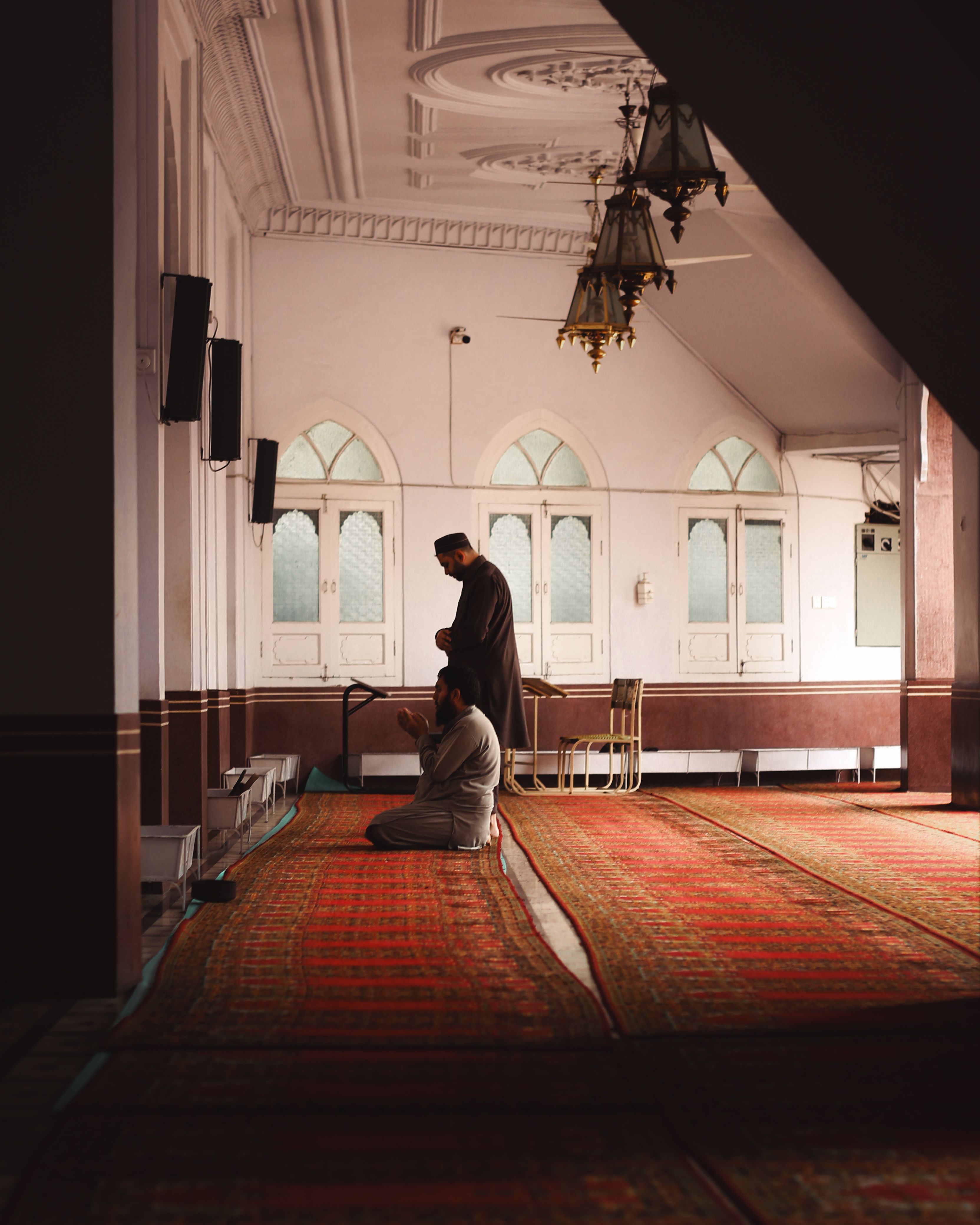 Muslim Man In Mosque Photos, Download The BEST Free Muslim Man In ...