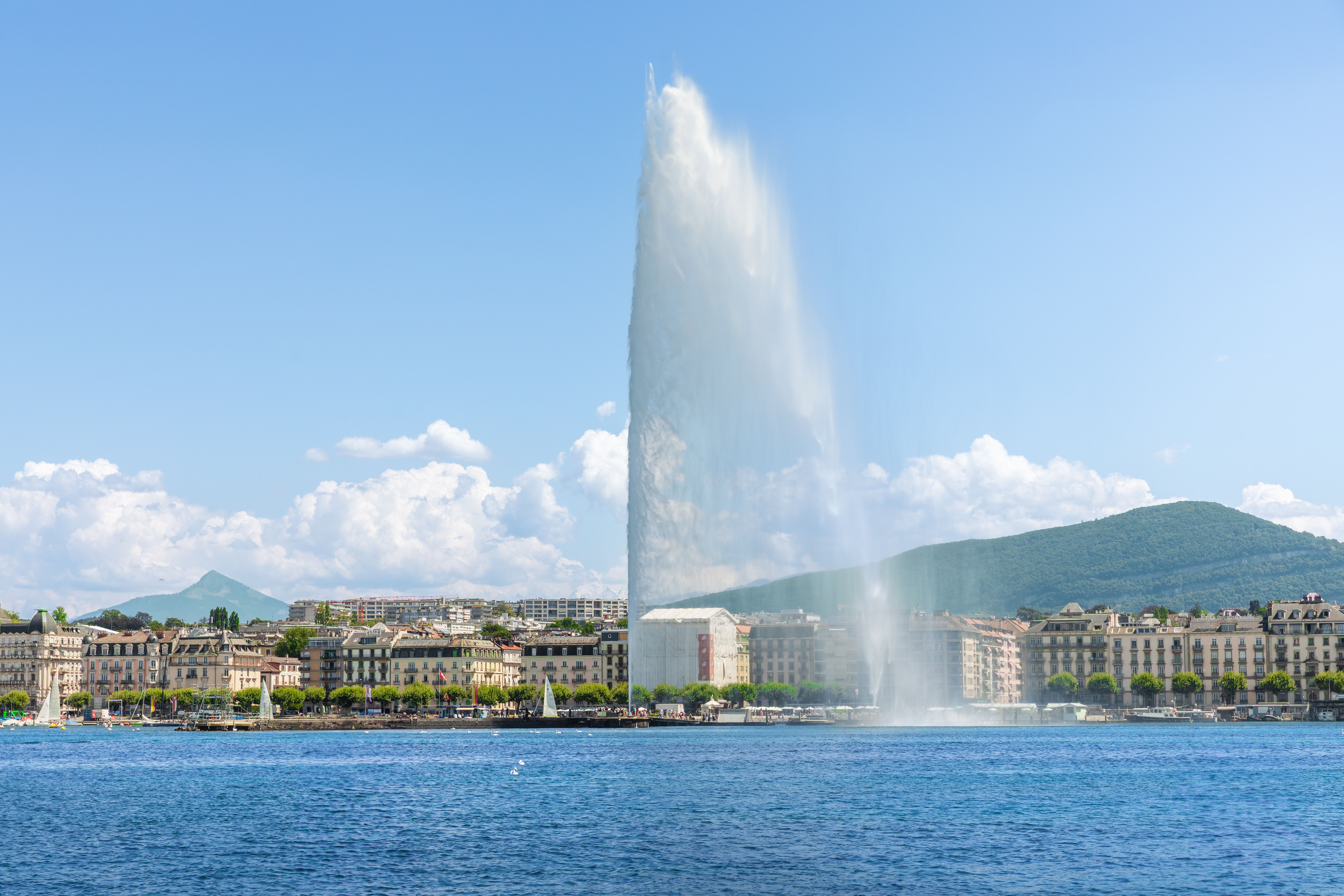 Stunning Jet d'Eau Fountain in Geneva · Free Stock Photo