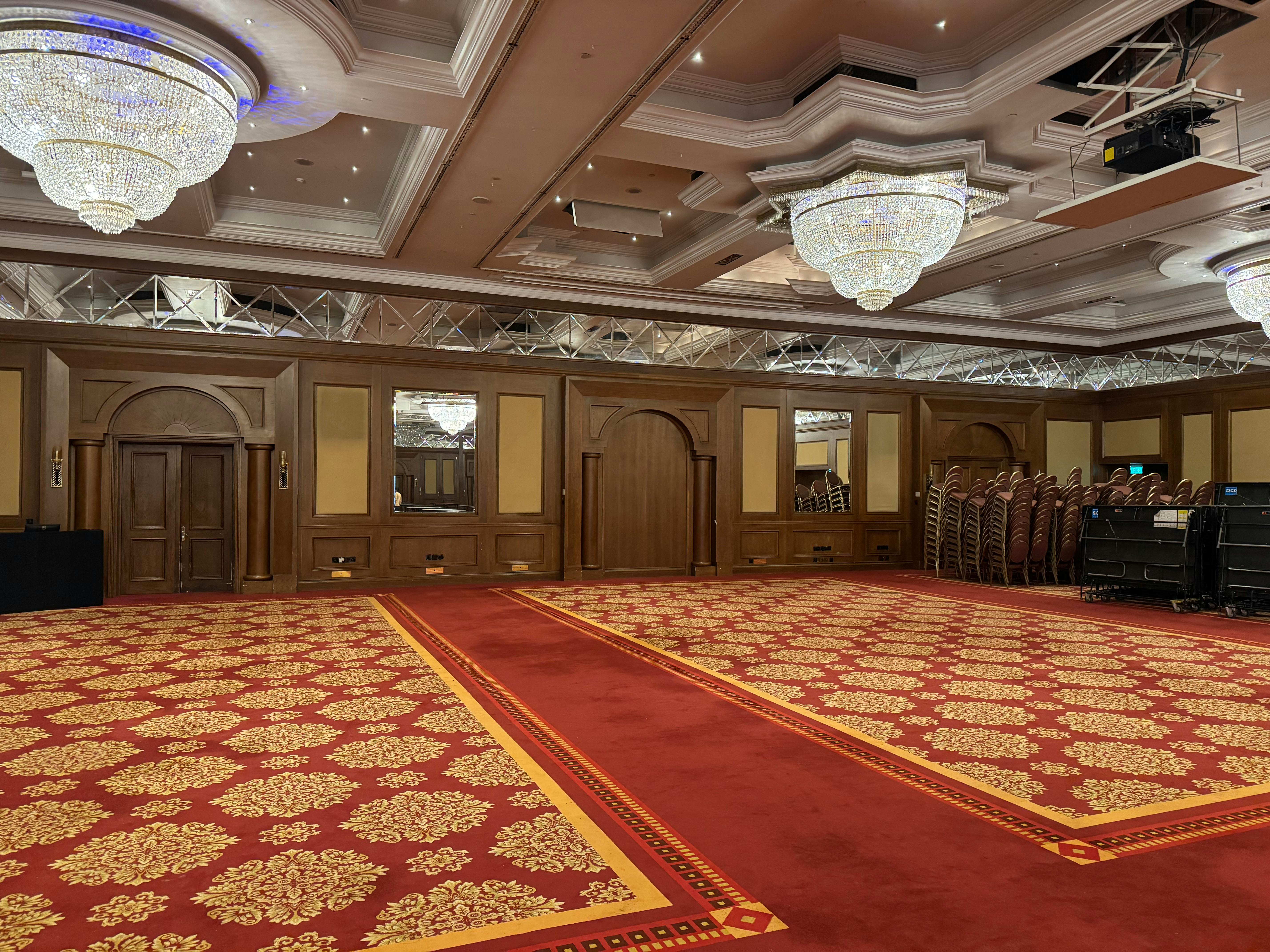 Elegant Banquet Hall with Chandeliers · Free Stock Photo