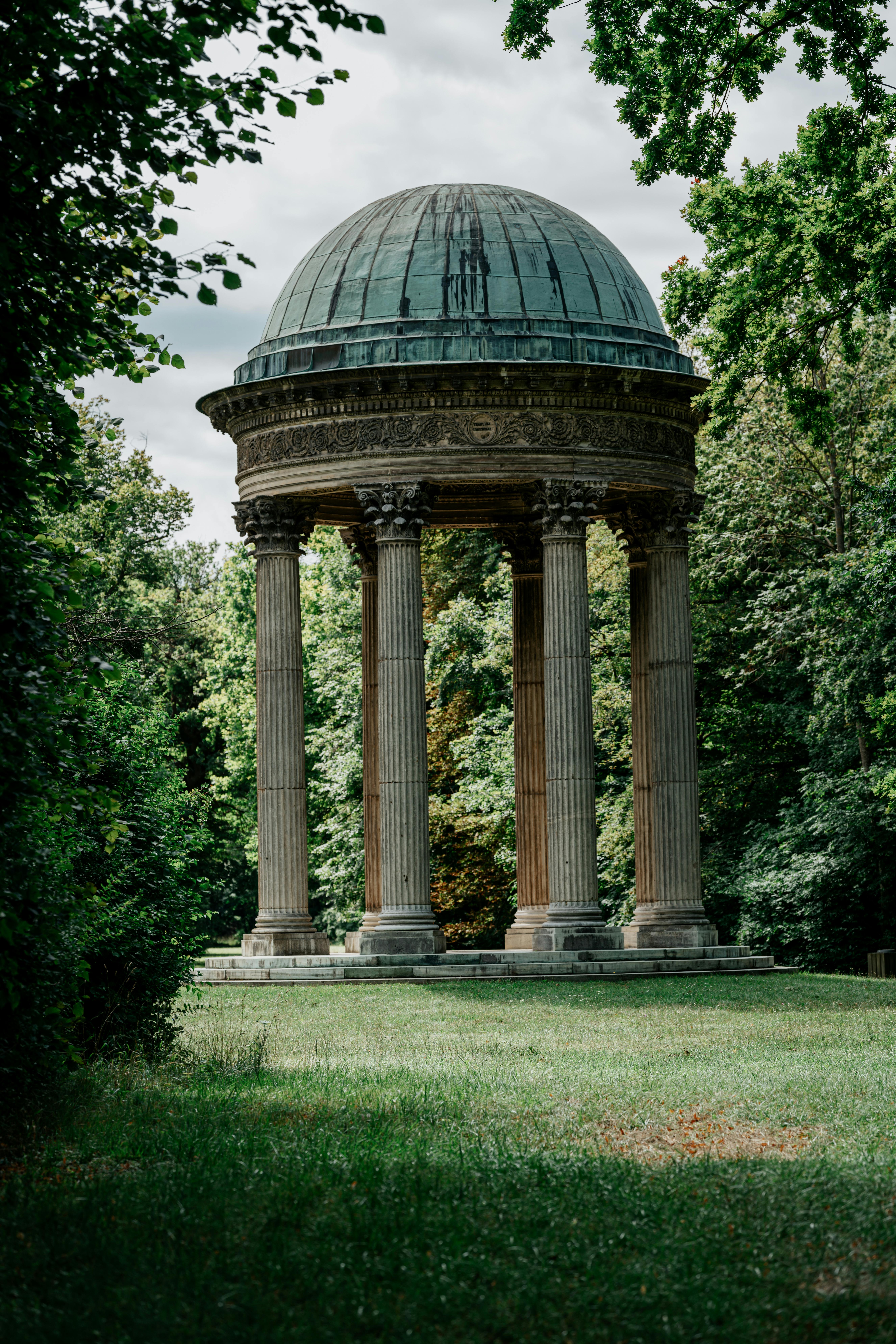 Pabellón Gótico Místico En El Bosque De Laxenburg · Foto de stock gratuita