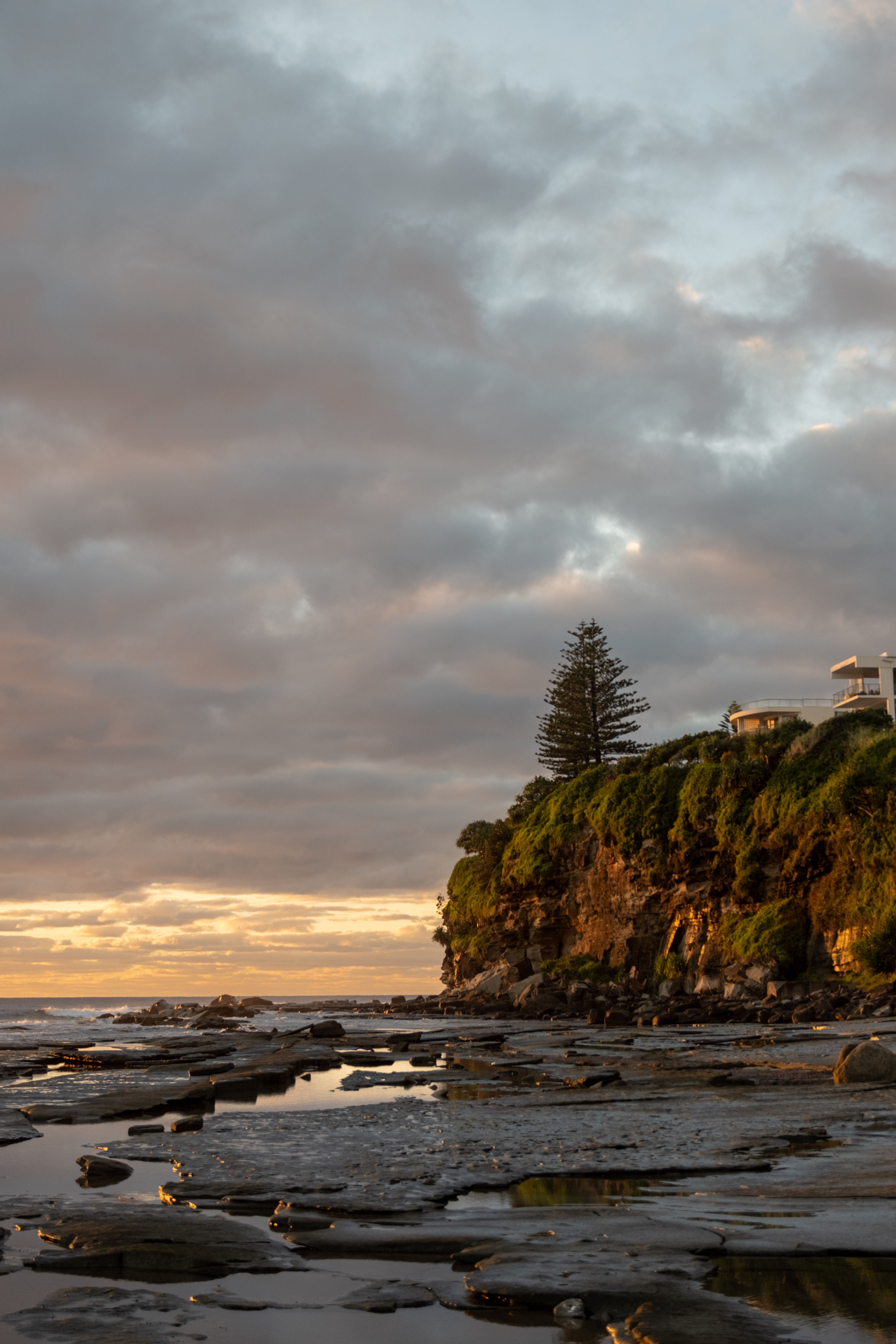 Sunrise at Sunshine Coast Cliffs · Free Stock Photo