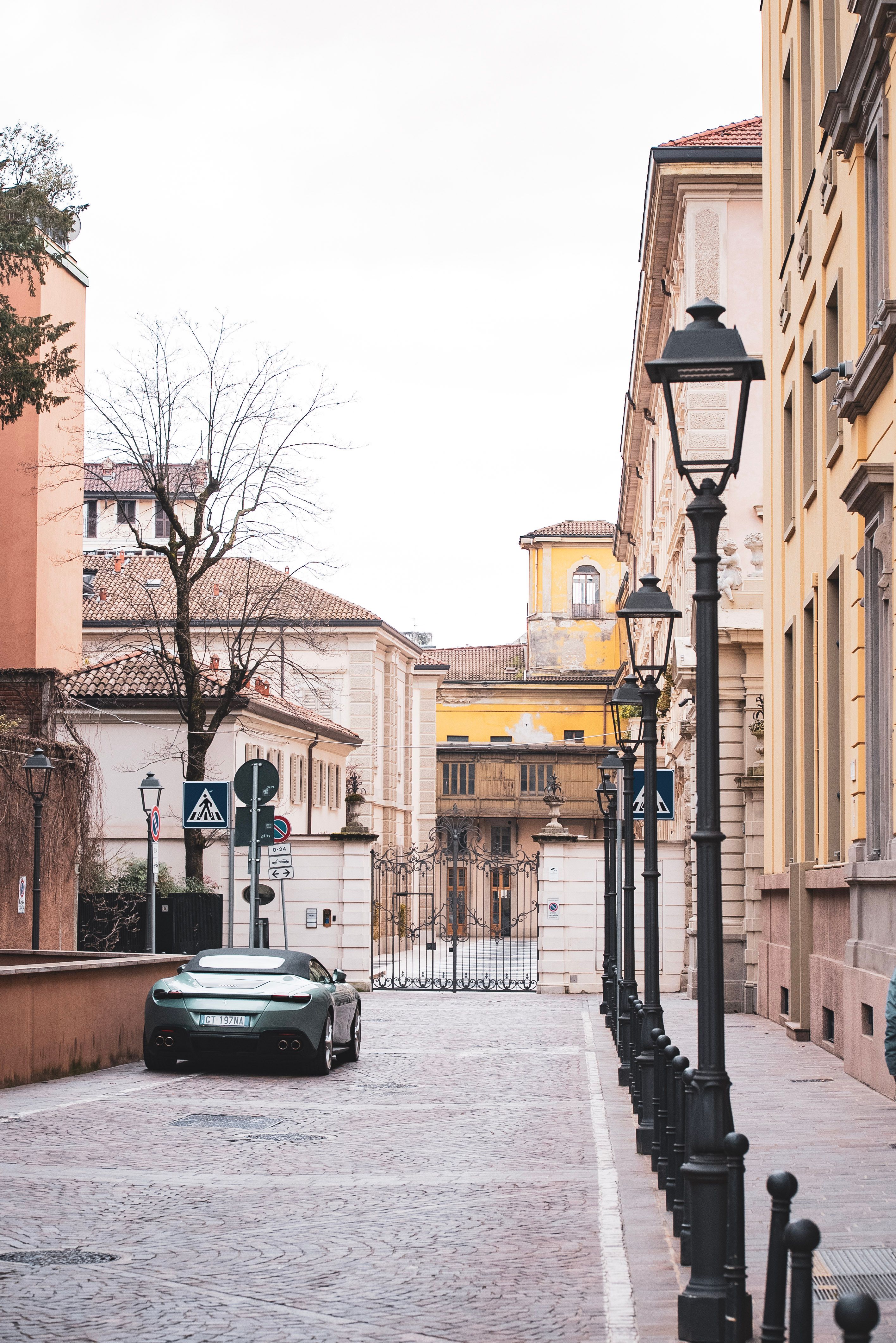 Charming Milan Street with Classic Architecture · Free Stock Photo