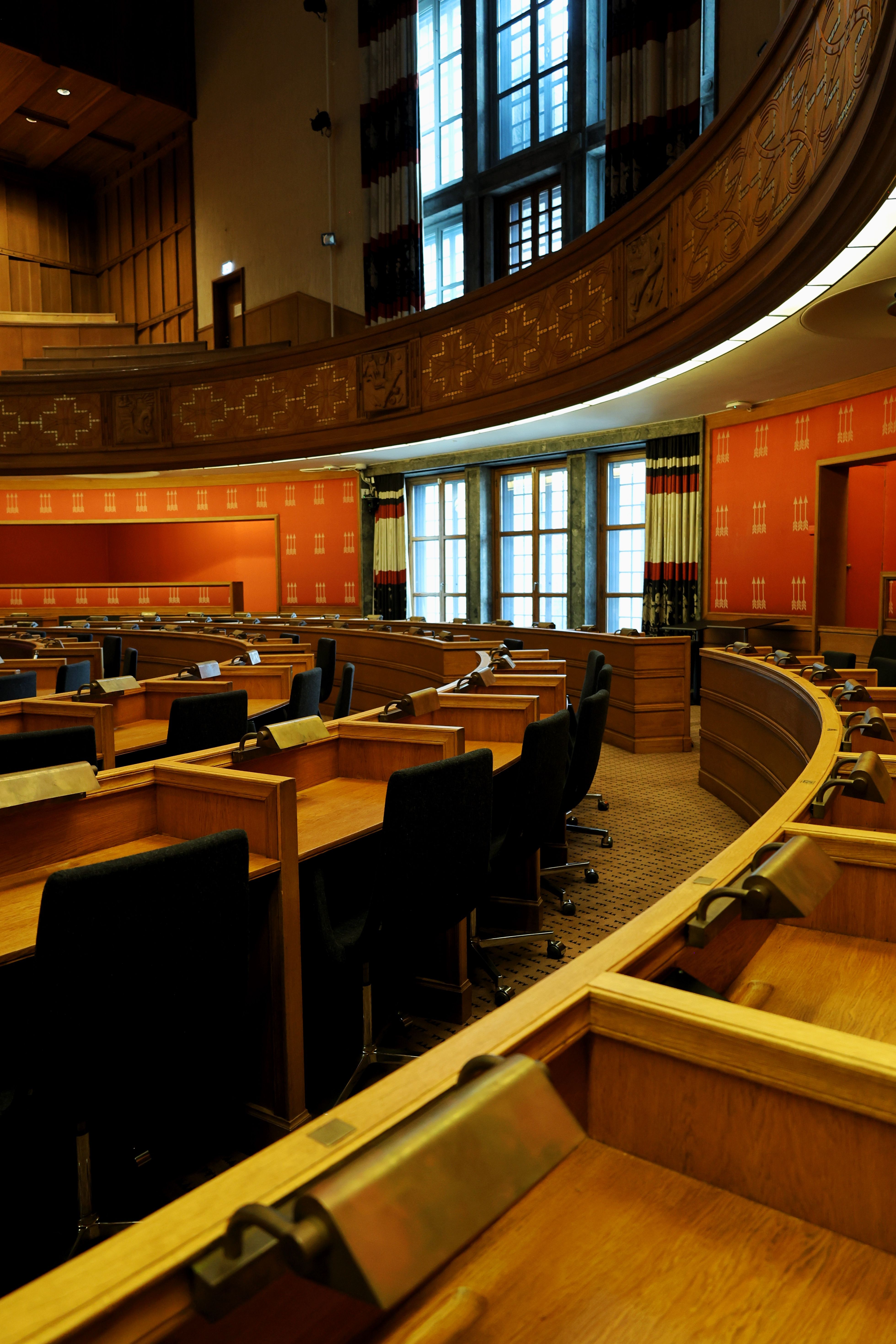 Empty Government Chamber with Desk Rows and Microphones · Free Stock Photo