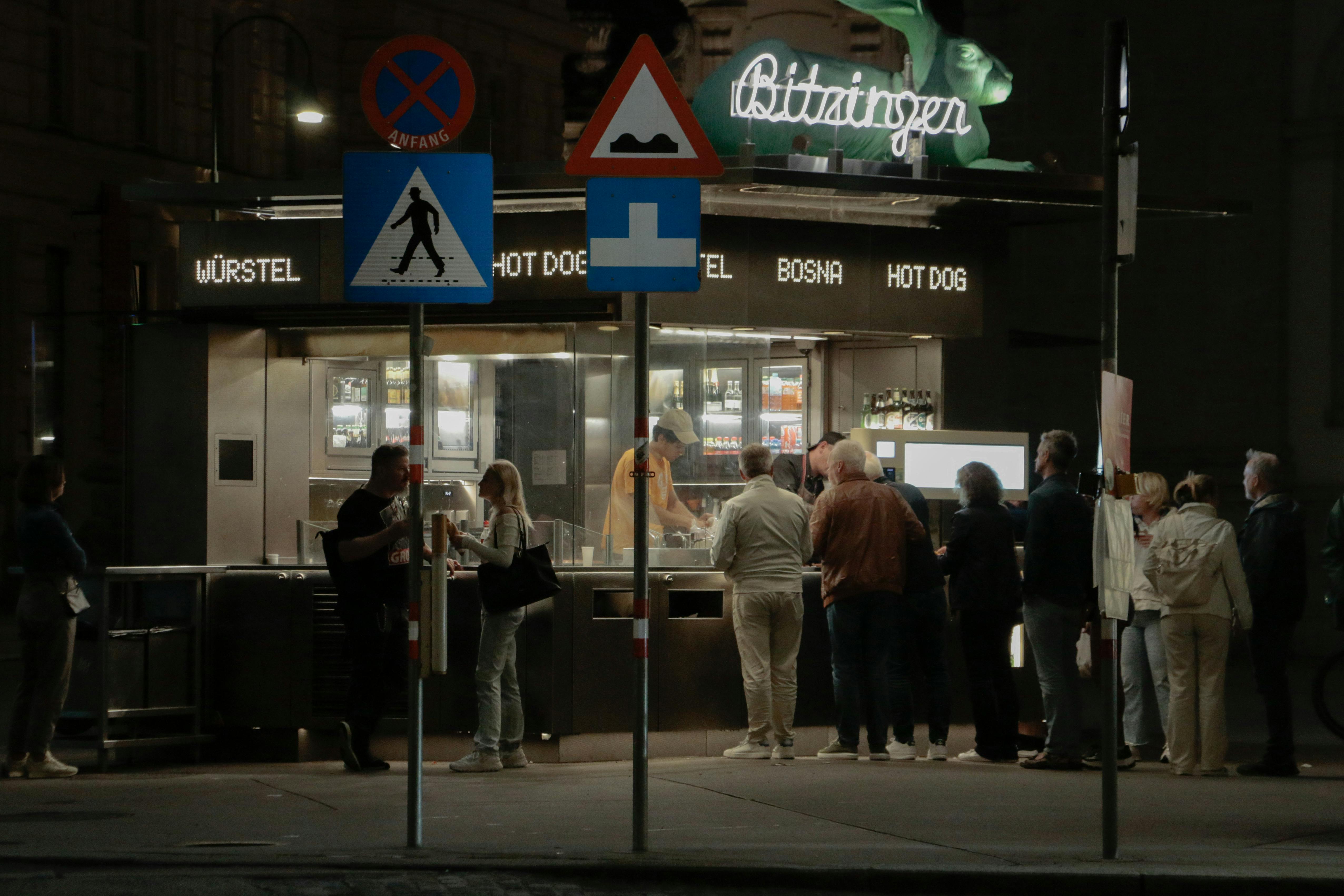 Queue Photos, Download The BEST Free Queue Stock Photos & HD Images