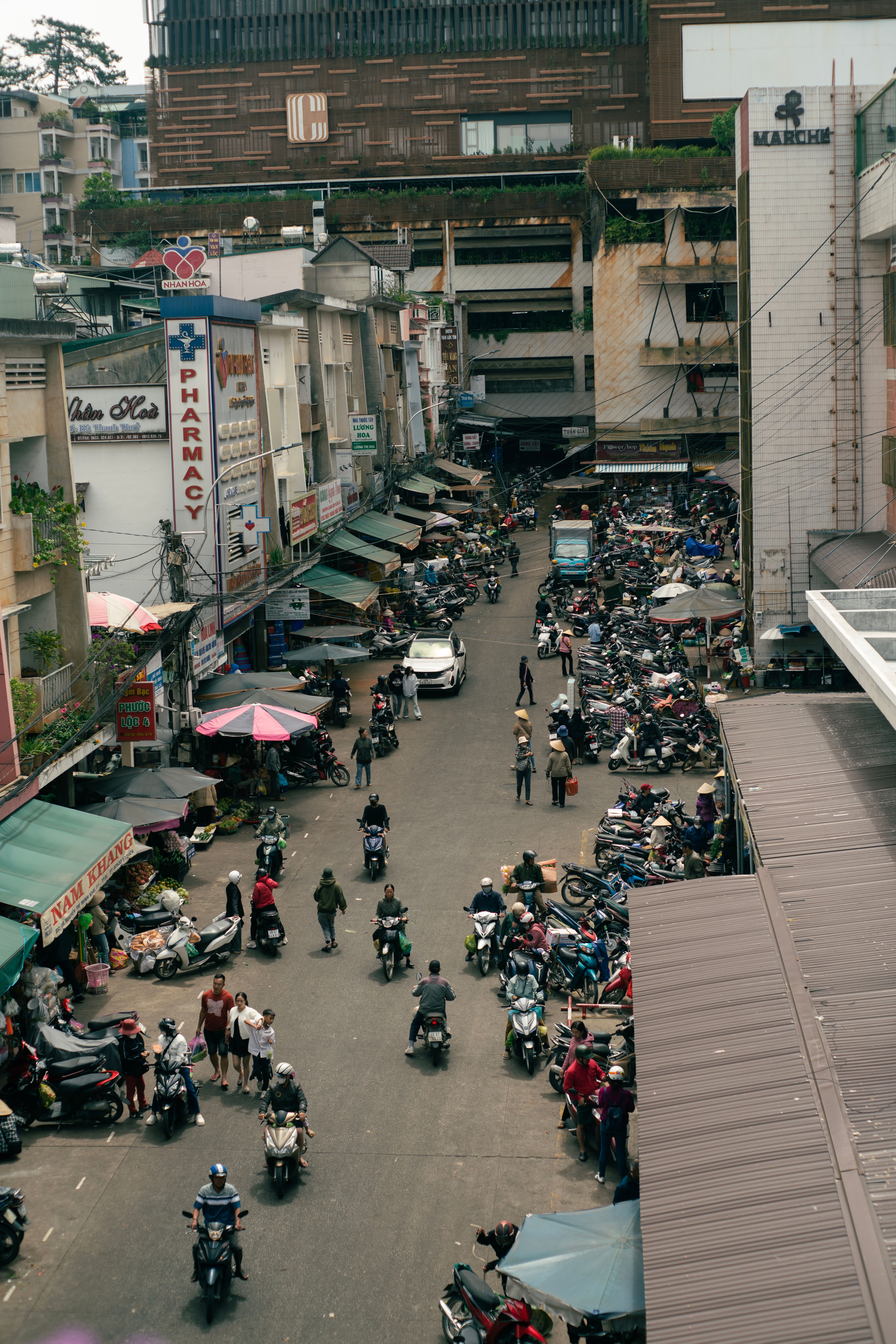 Busy Urban Market Street in Southeast Asia · Free Stock Photo