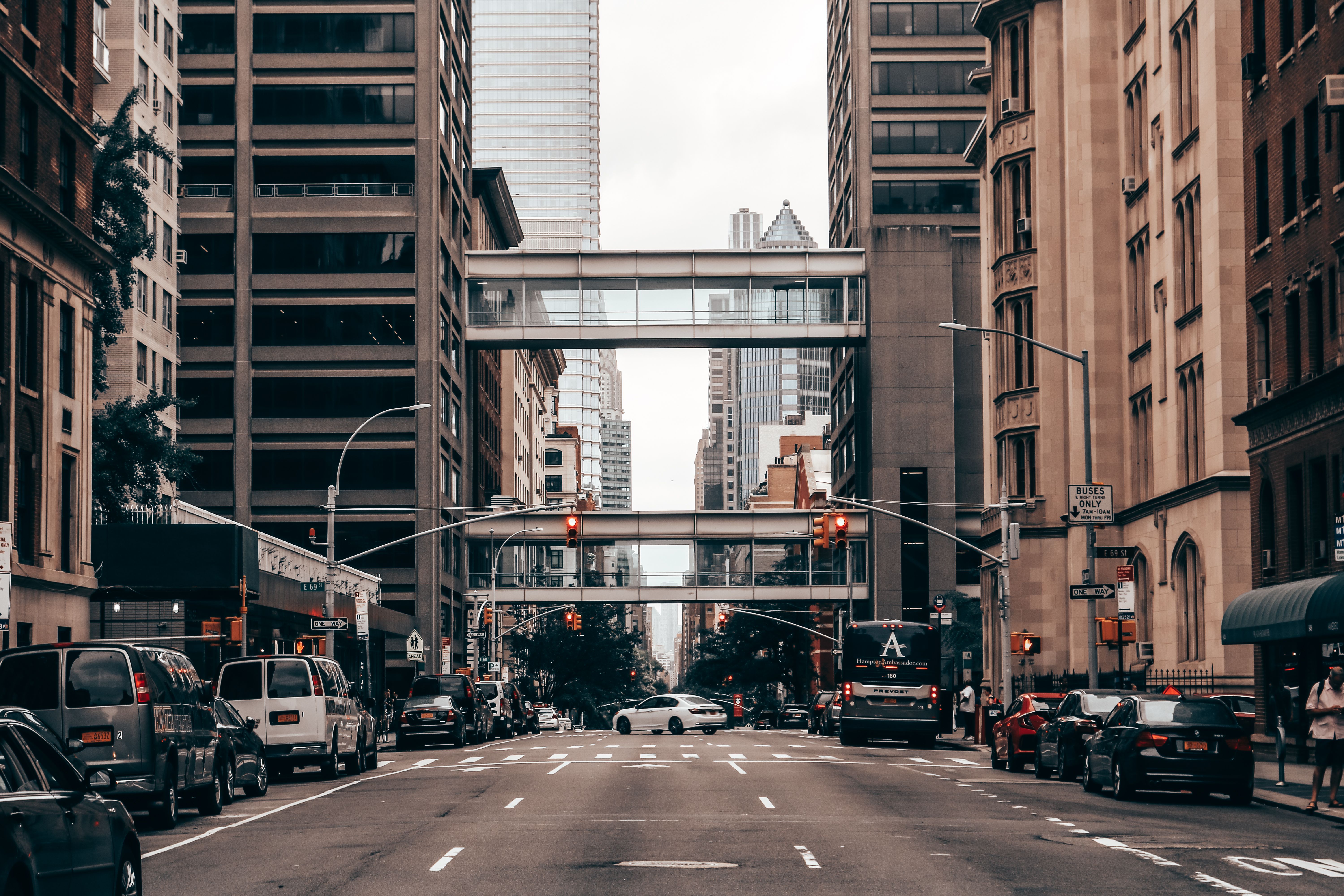 Bustling New York City Street View with Traffic · Free Stock Photo