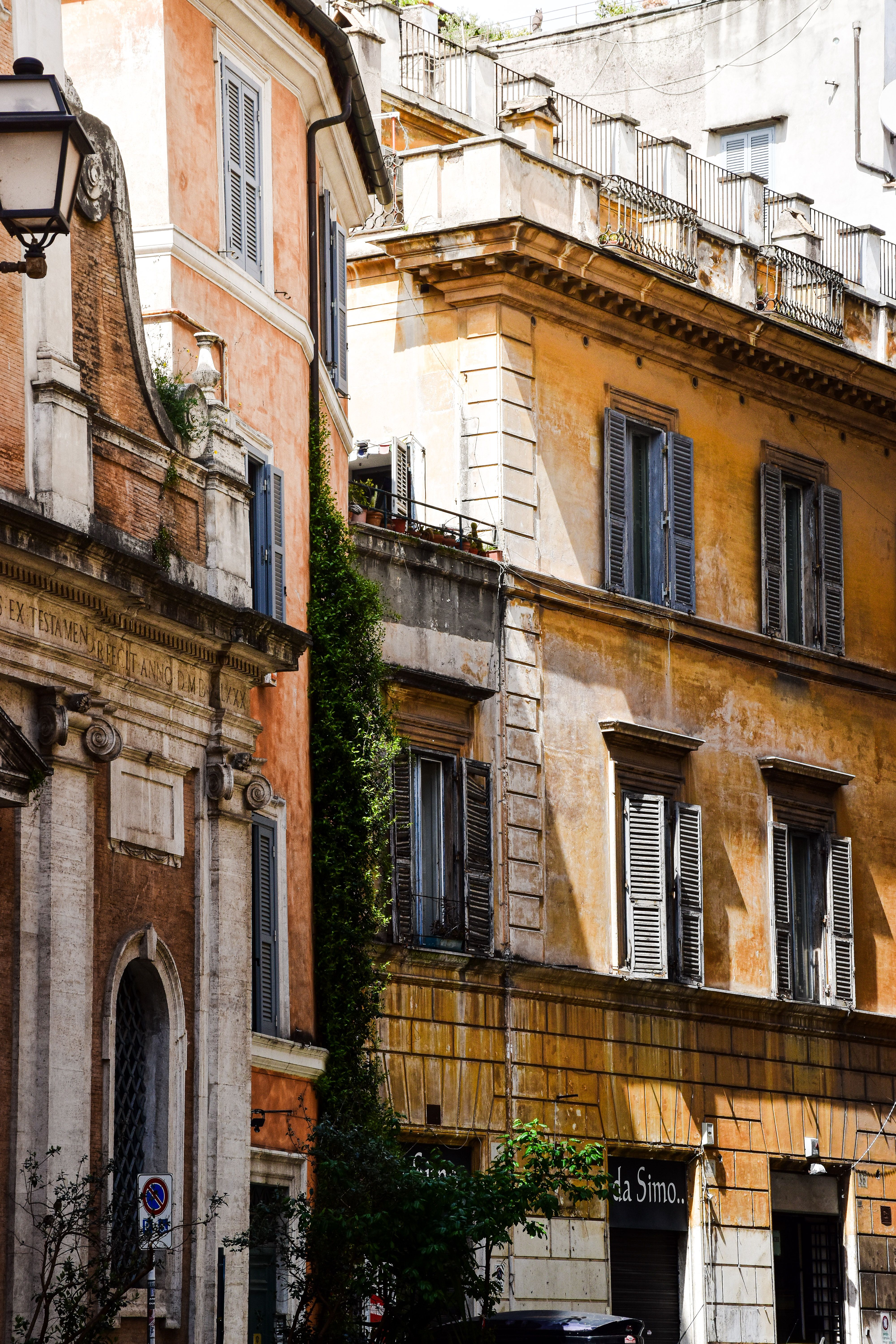Charming Streetscape of Historical Rome Architecture · Free Stock Photo