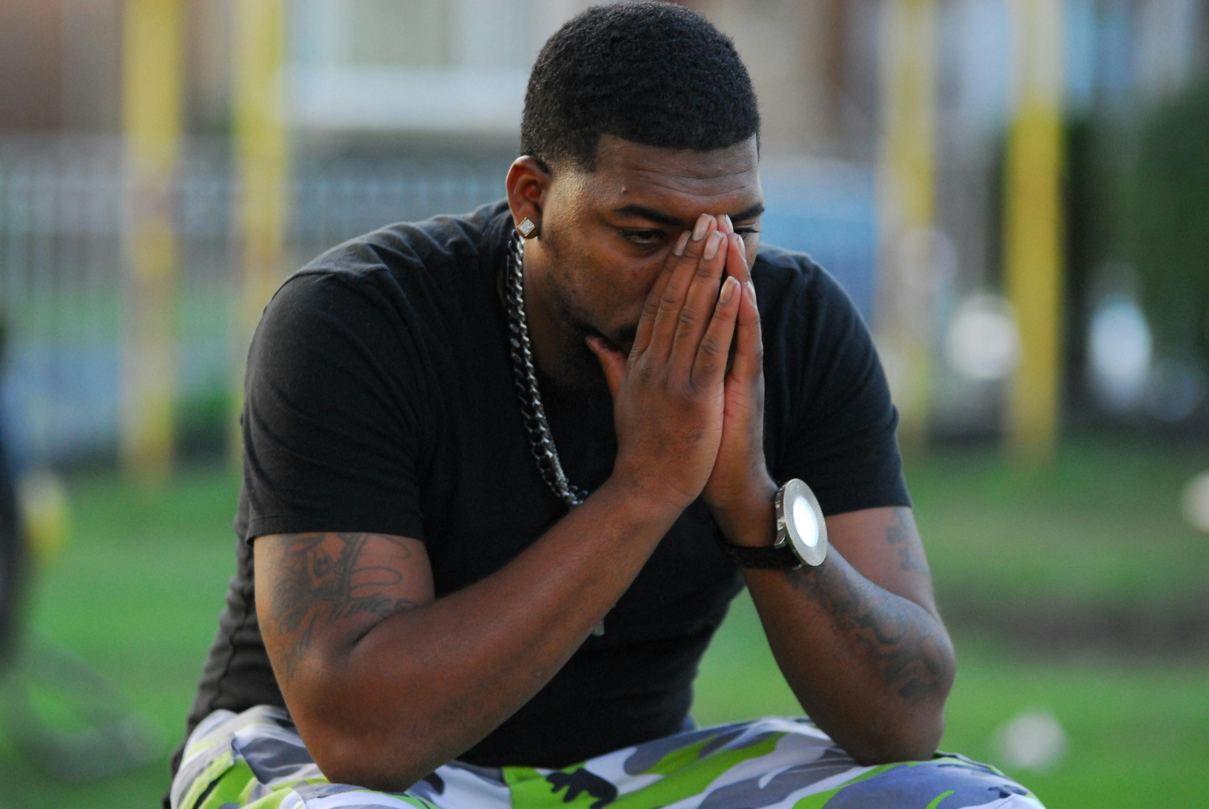 Man Sitting Photos, Download The BEST Free Man Sitting Stock Photos ...