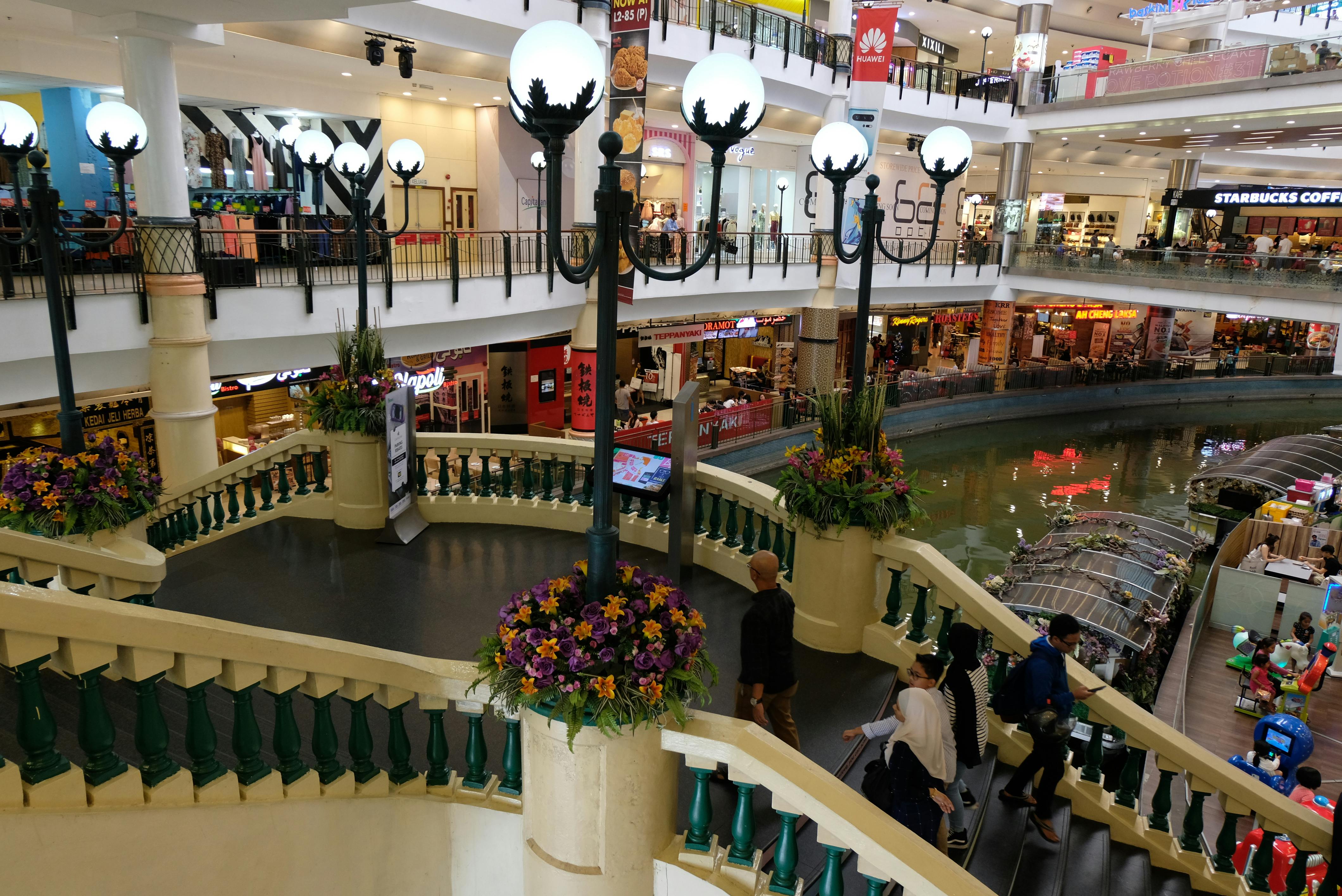 Free stock photo of Shopping mall with boat ride