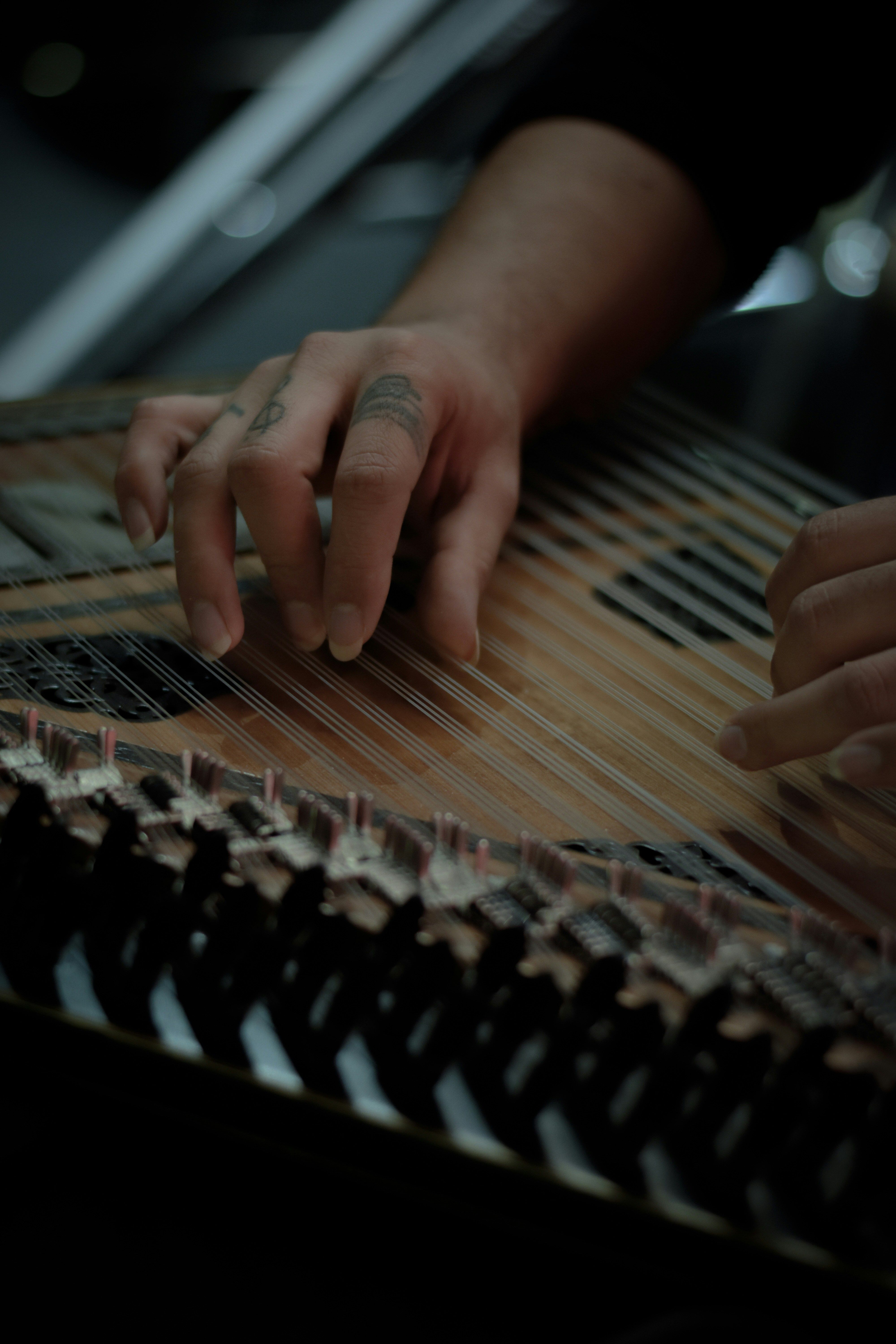 String Snapping Photos, Download The BEST Free String Snapping Stock ...