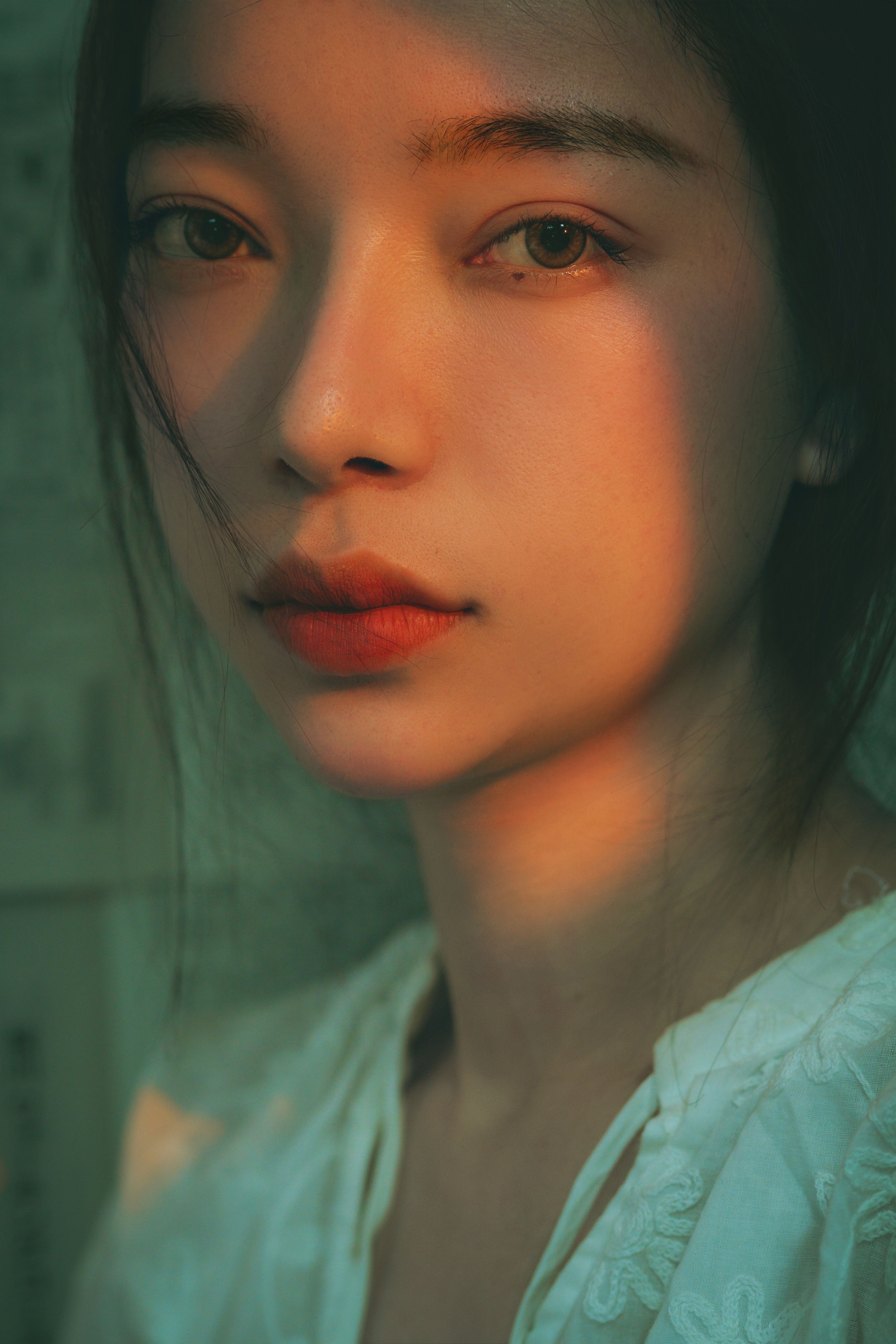 Woman's Portrait · Free Stock Photo
