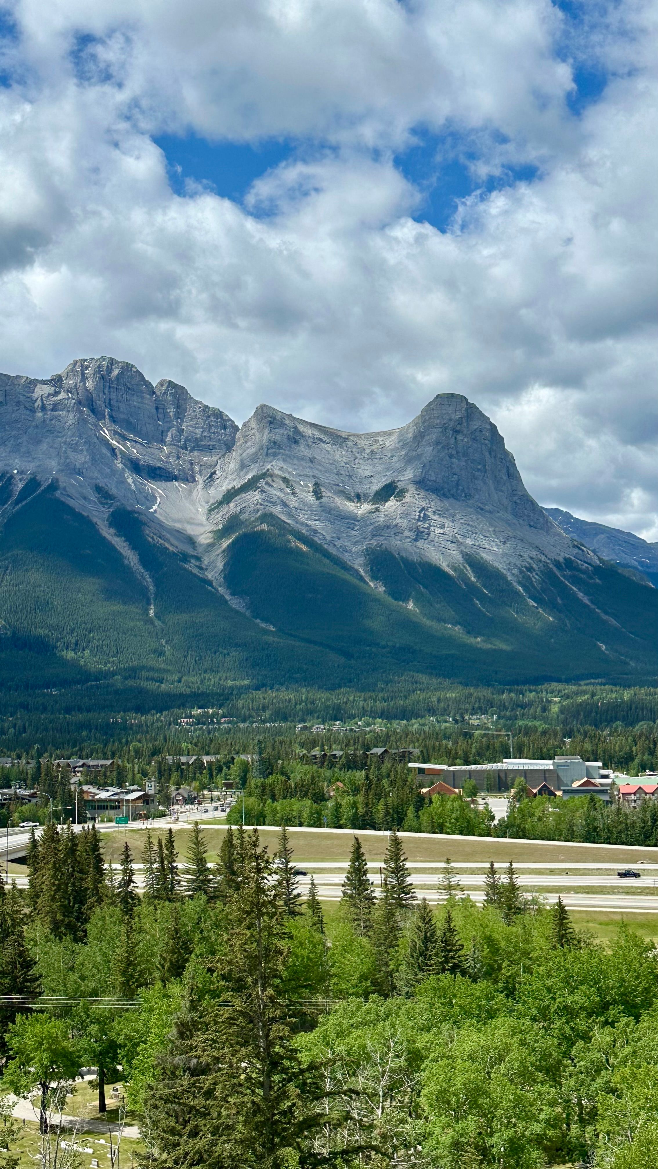 Stunning View of Three Sisters Mountains in Banff · Free Stock Photo