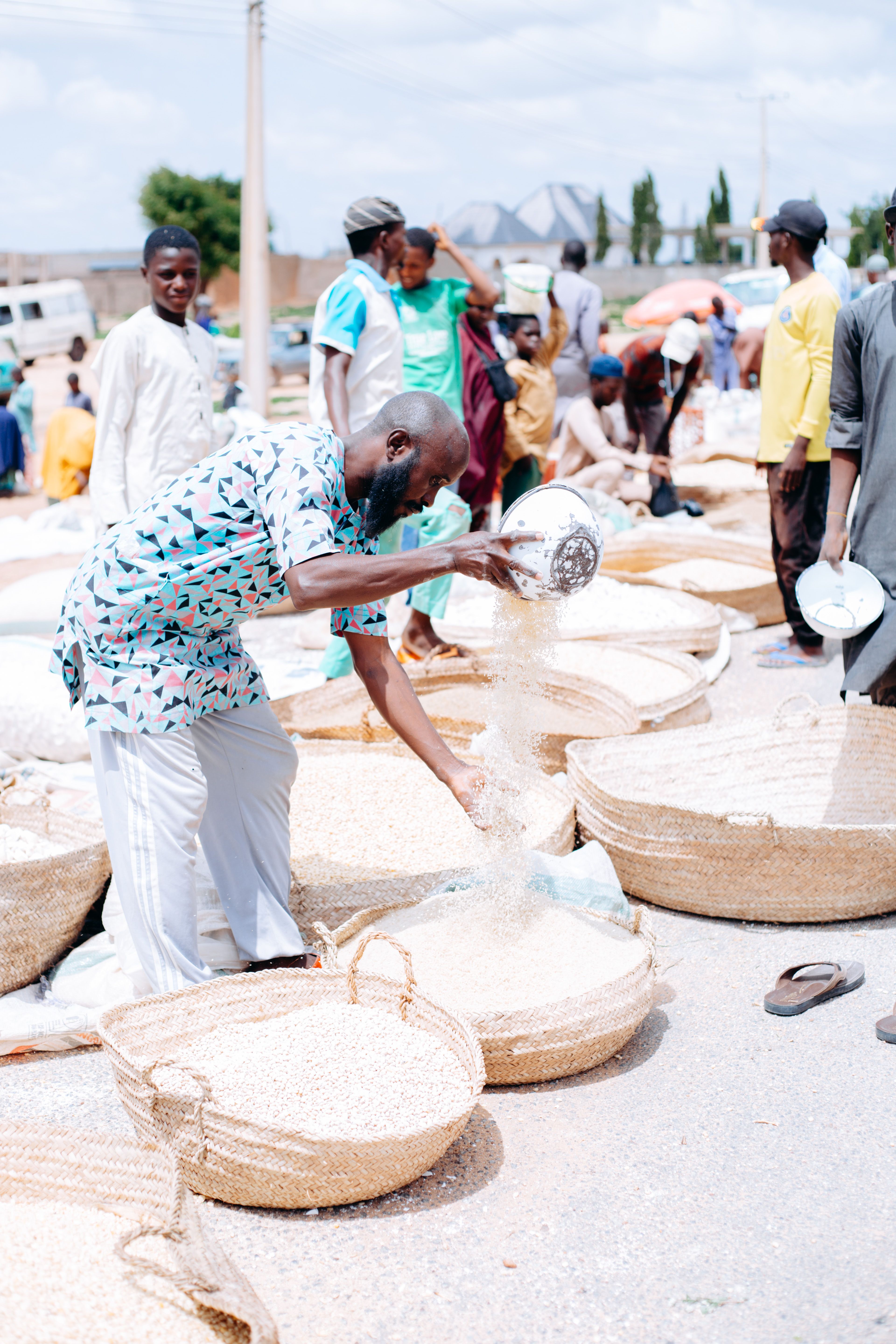 Vibrant Outdoor Market Scene in Action · Free Stock Photo