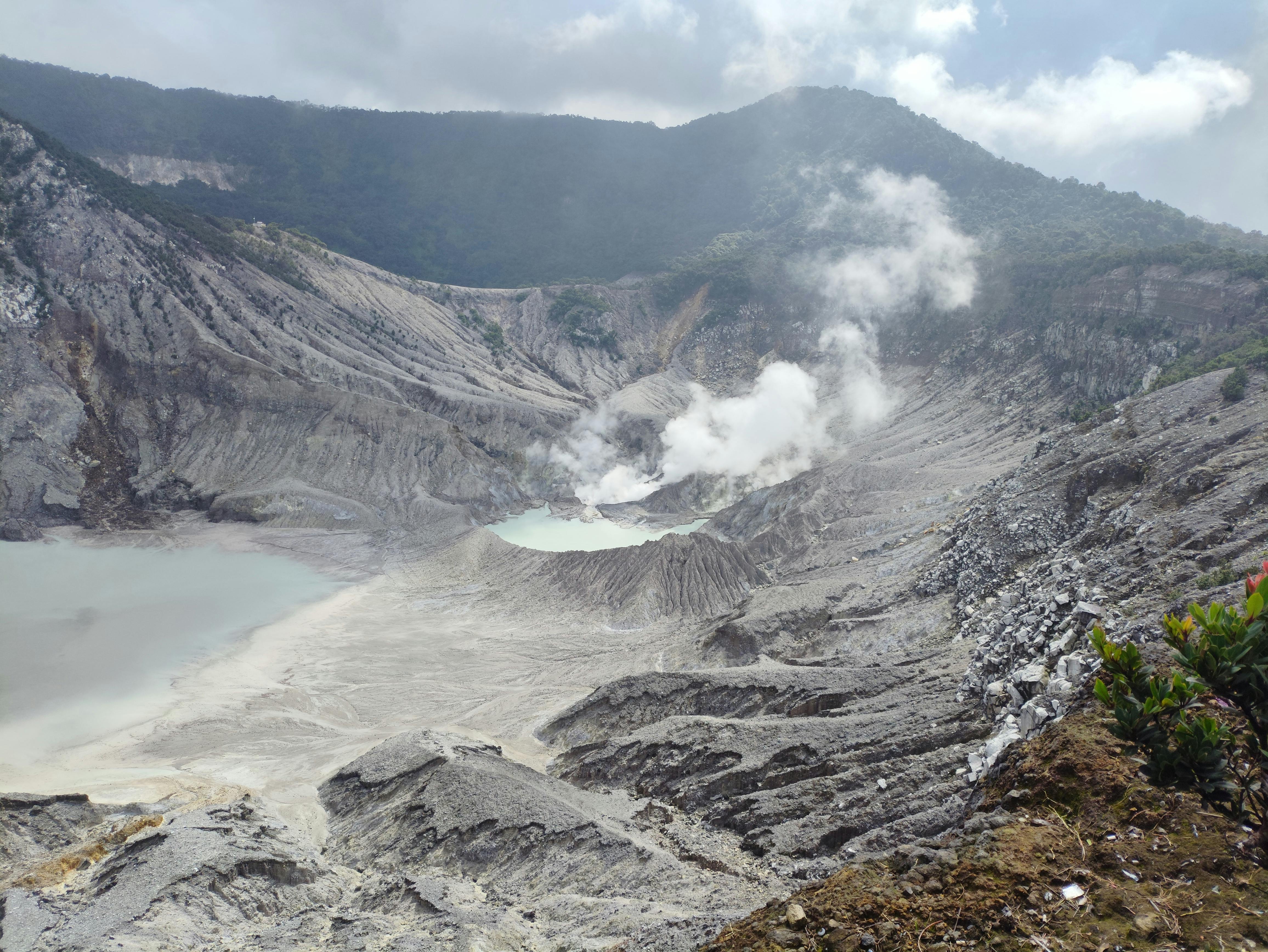 Dramatic View of Tangkuban Perahu Crater · Free Stock Photo