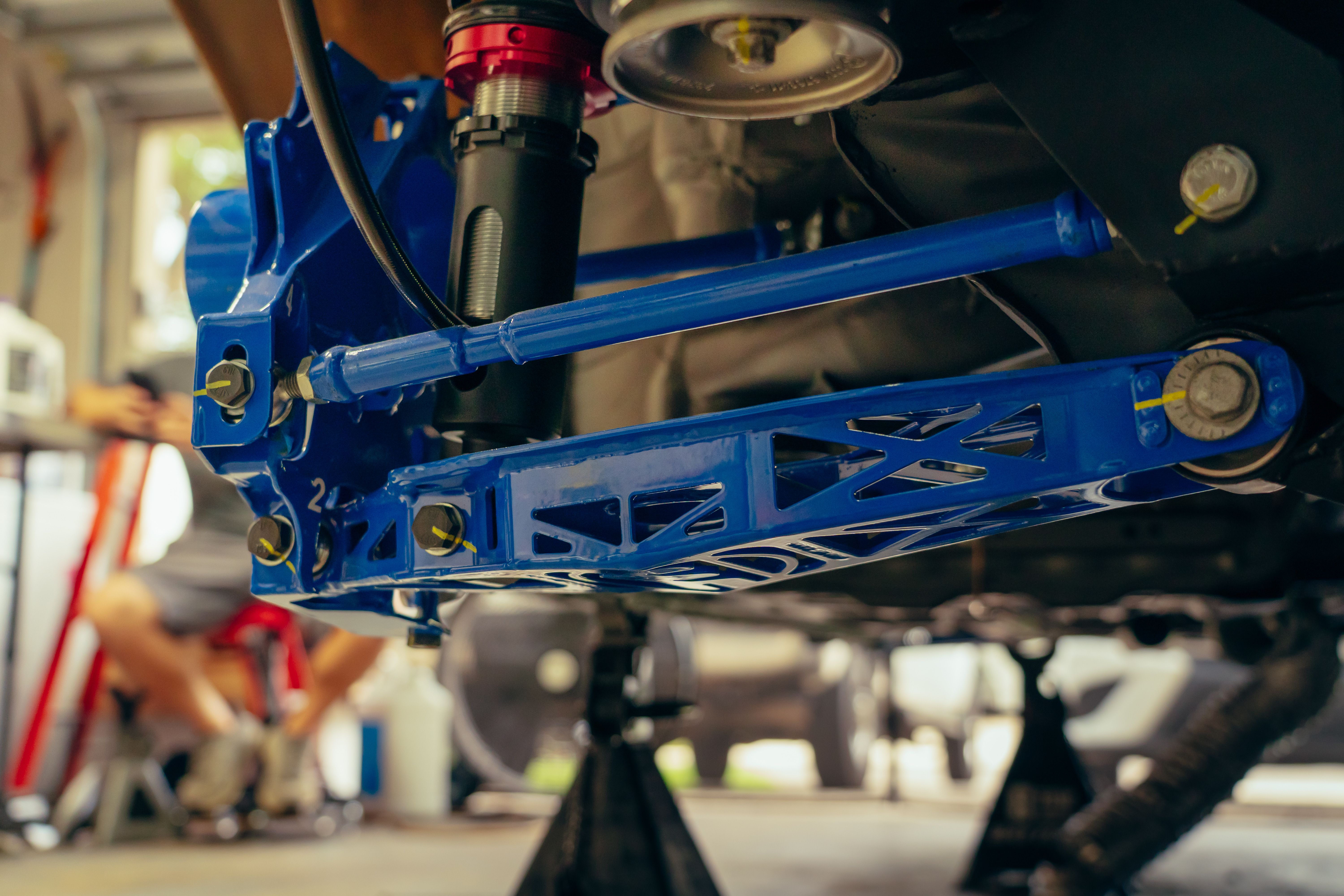 Close-up of Custom Vehicle Suspension System in Workshop · Free Stock Photo