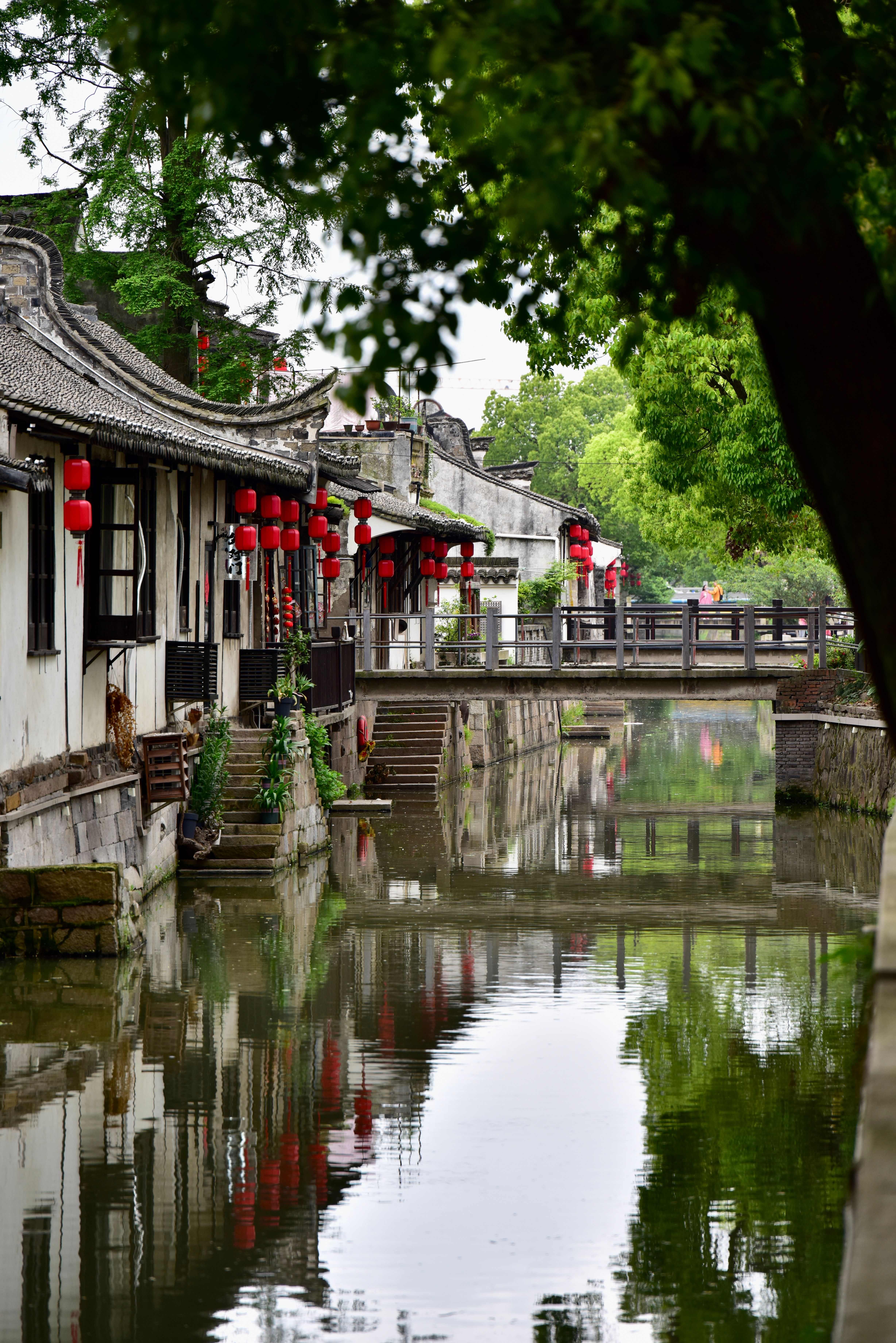 Traditional Chinese Water Town with Red Lanterns · Free Stock Photo