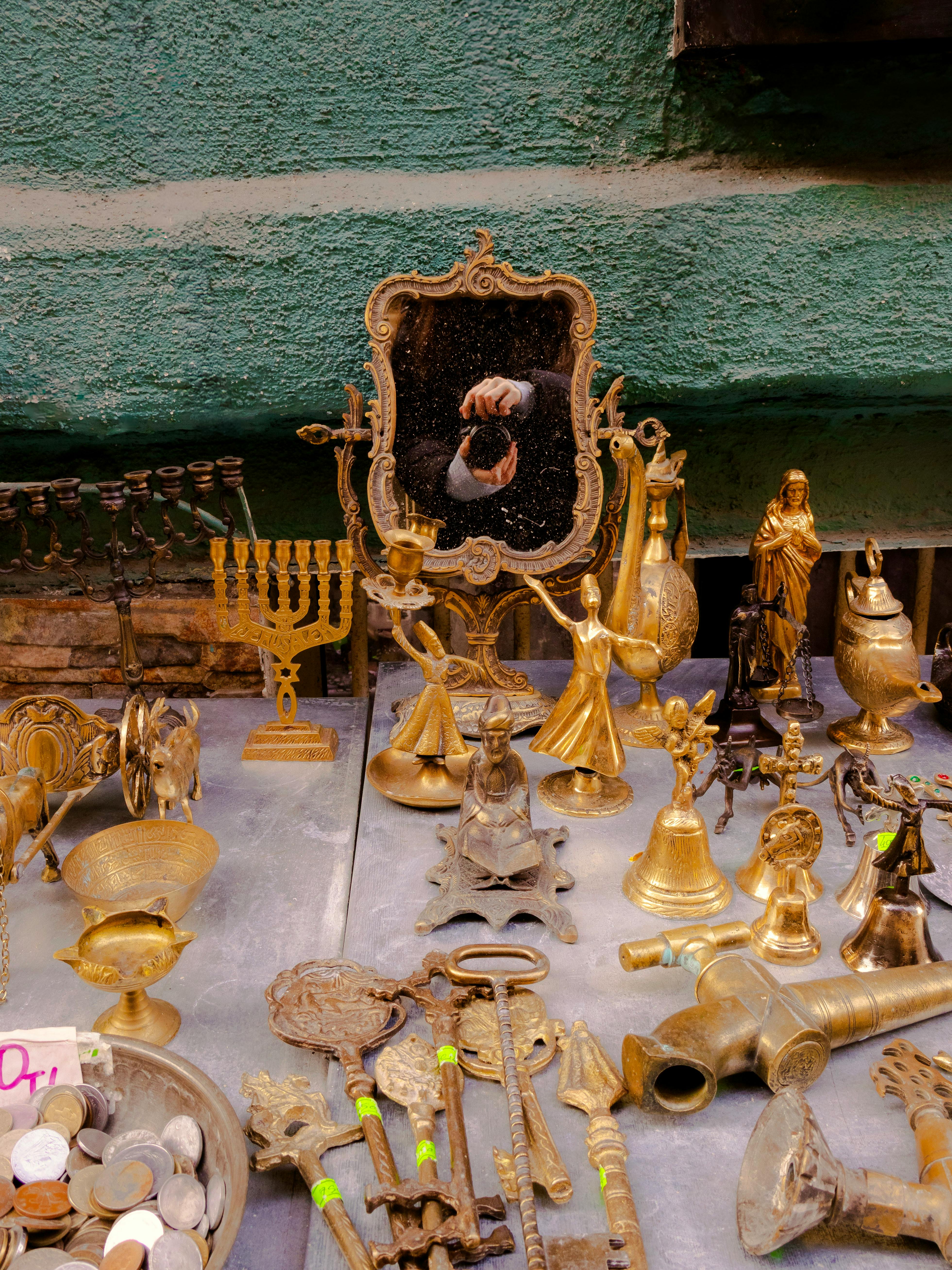 Vintage Market Display with Antique Brass Items · Free Stock Photo