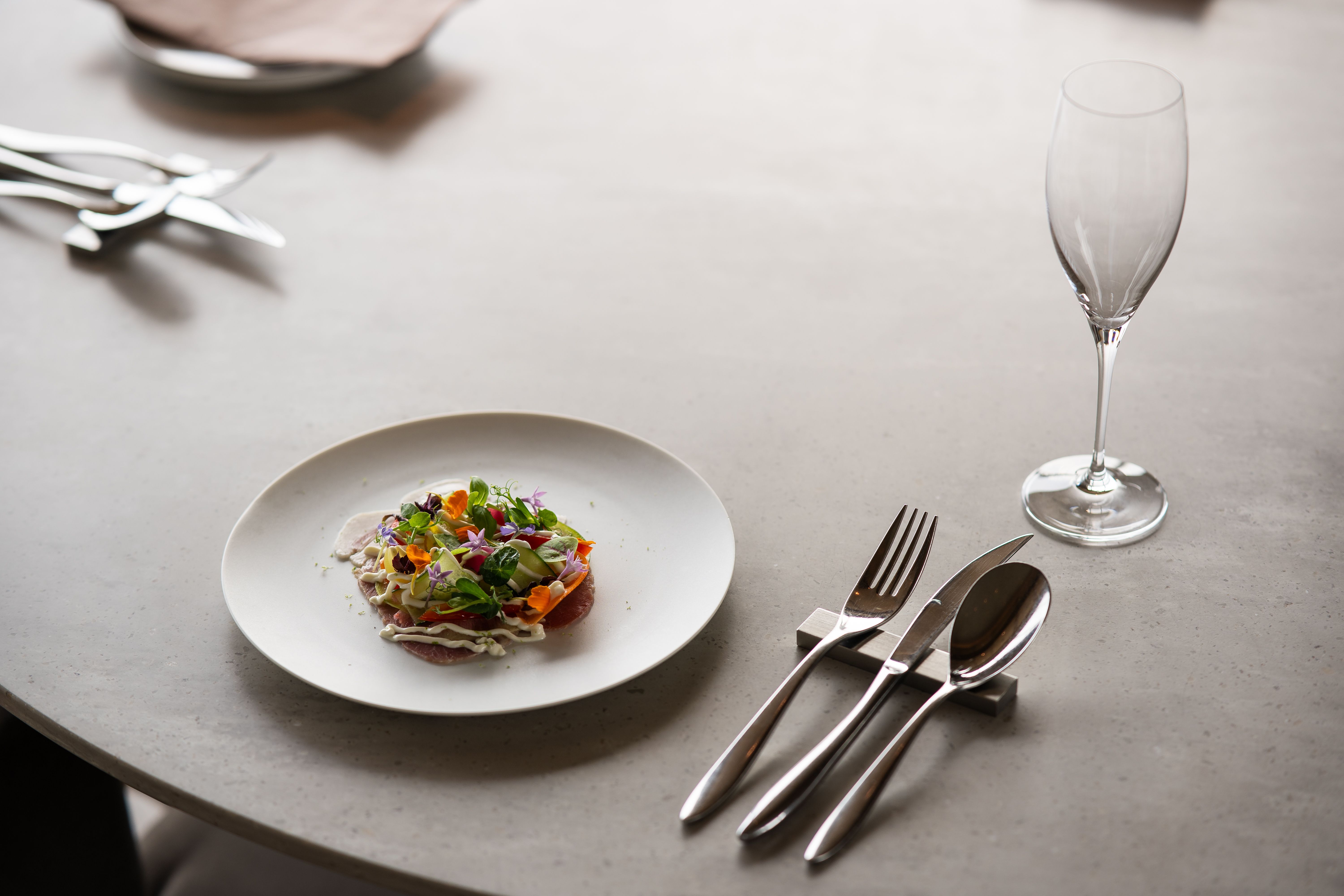 Elegant Fine Dining Setup in Tokyo Restaurant · Free Stock Photo