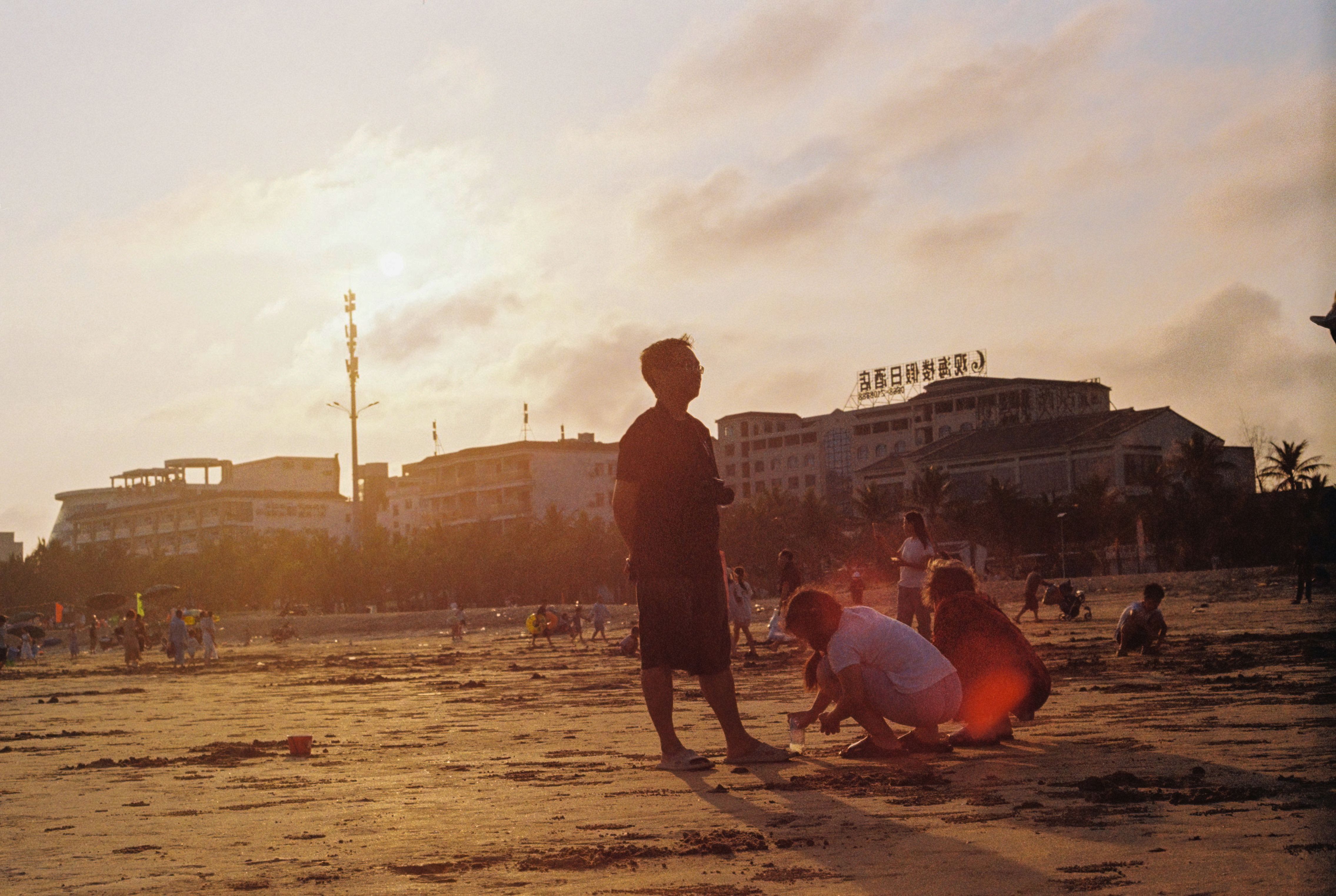 Chinese On Beach Photos, Download The BEST Free Chinese On Beach Stock ...