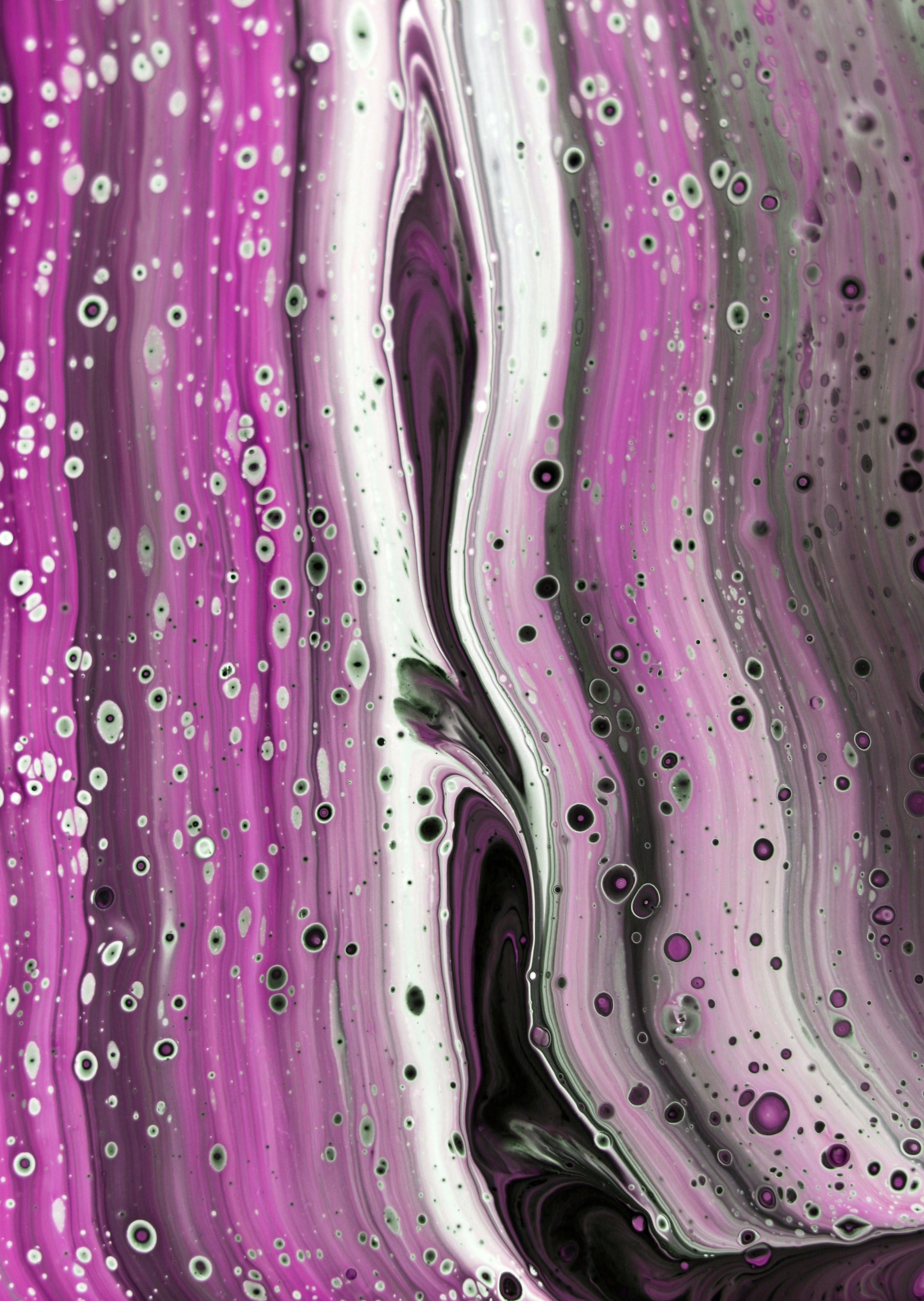 Vibrant Abstract Paint Flow in Purple and White · Free Stock Photo