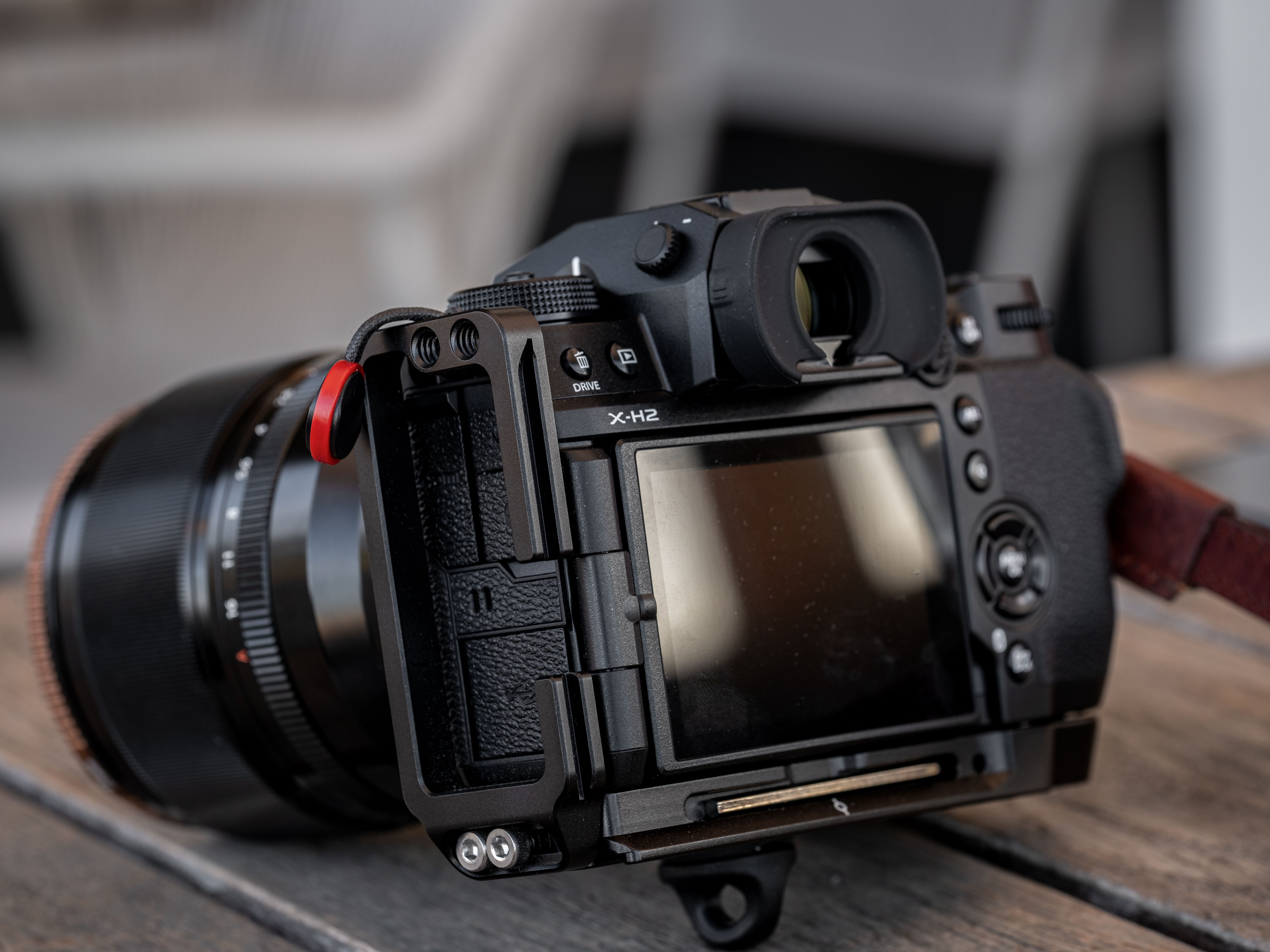 Close-up of a Modern Mirrorless Camera · Free Stock Photo