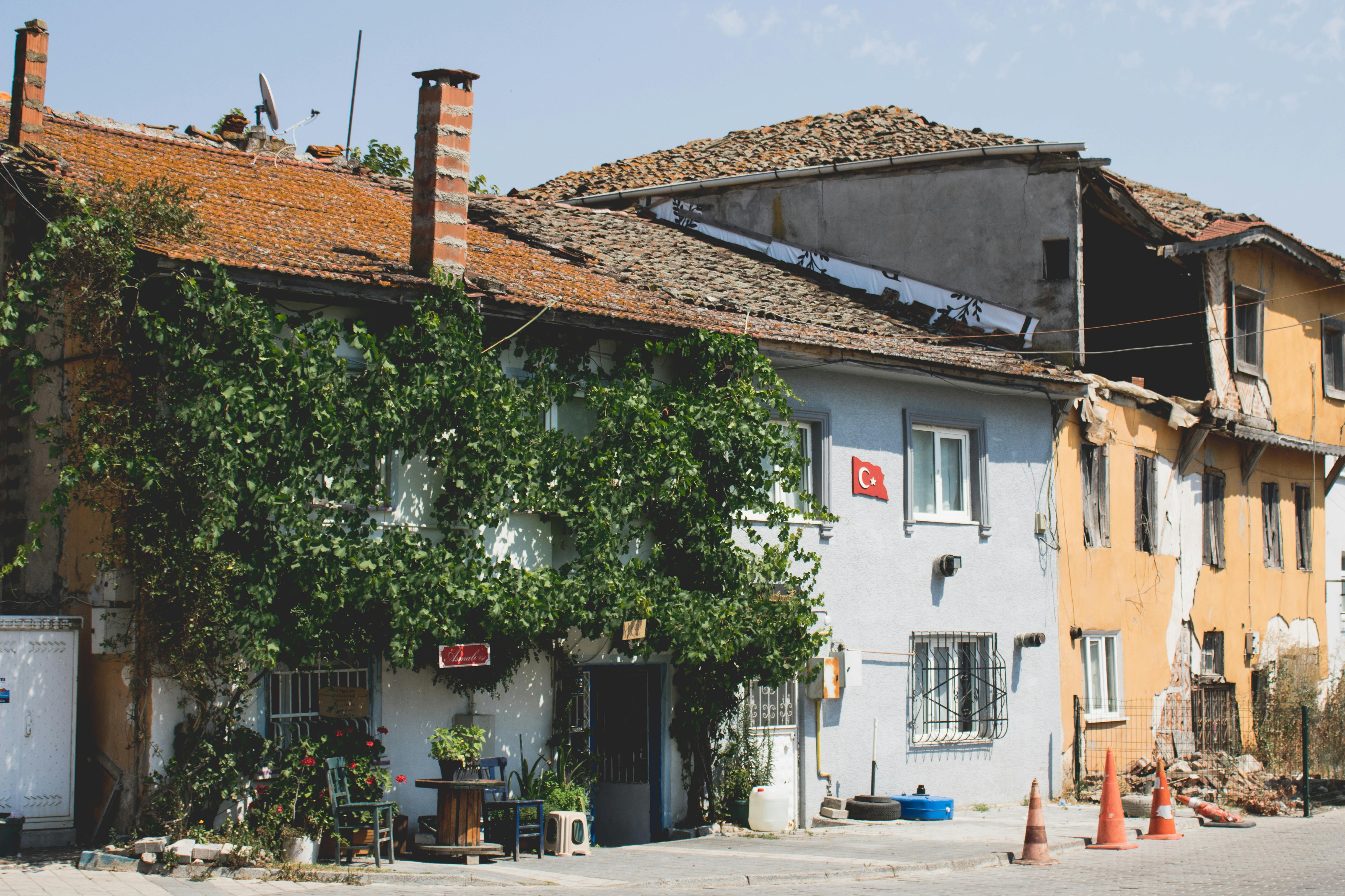 Old Residential Buildings in Bursa, Türkiye · Free Stock Photo