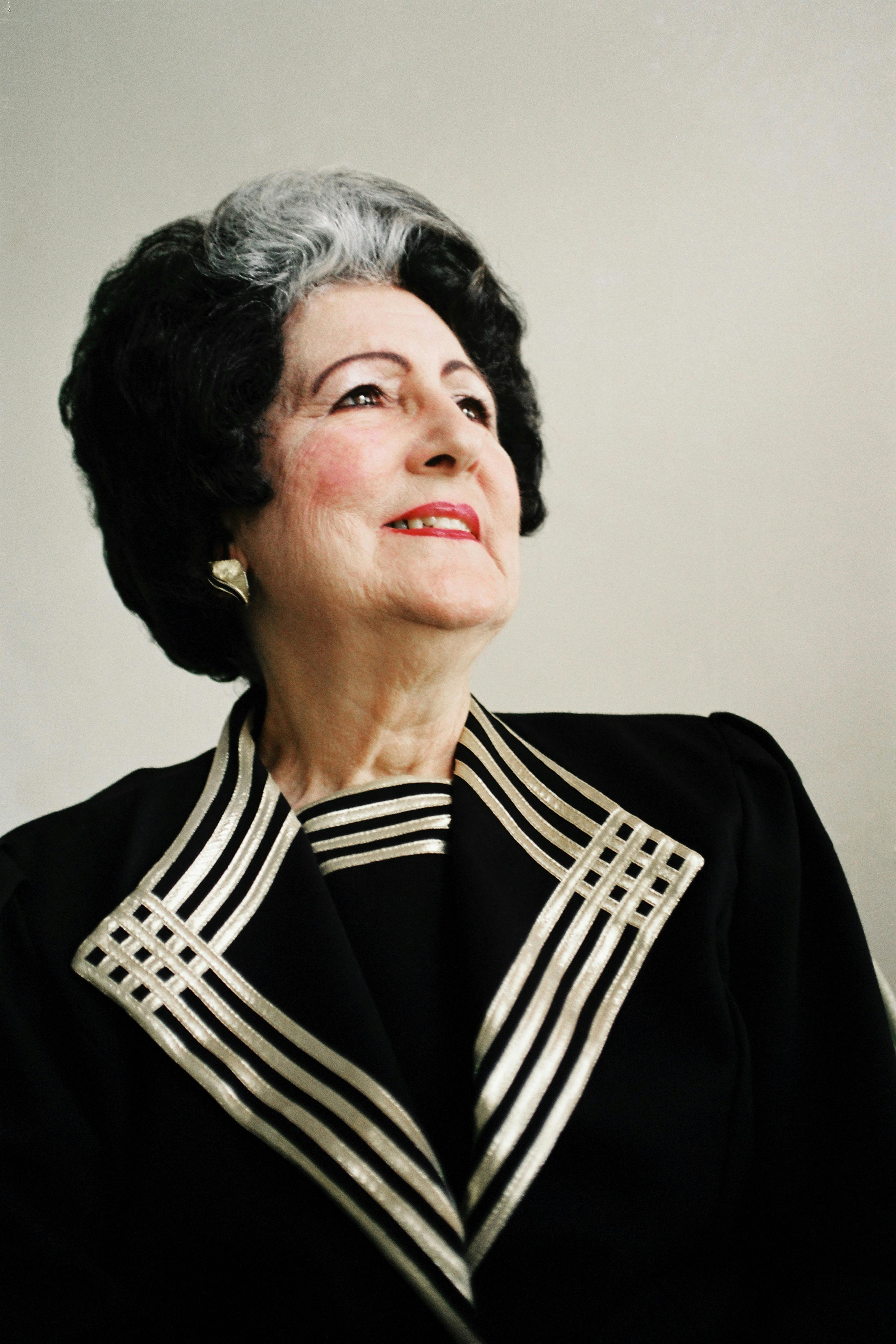 Elegant Senior Woman with Distinguished Style · Free Stock Photo