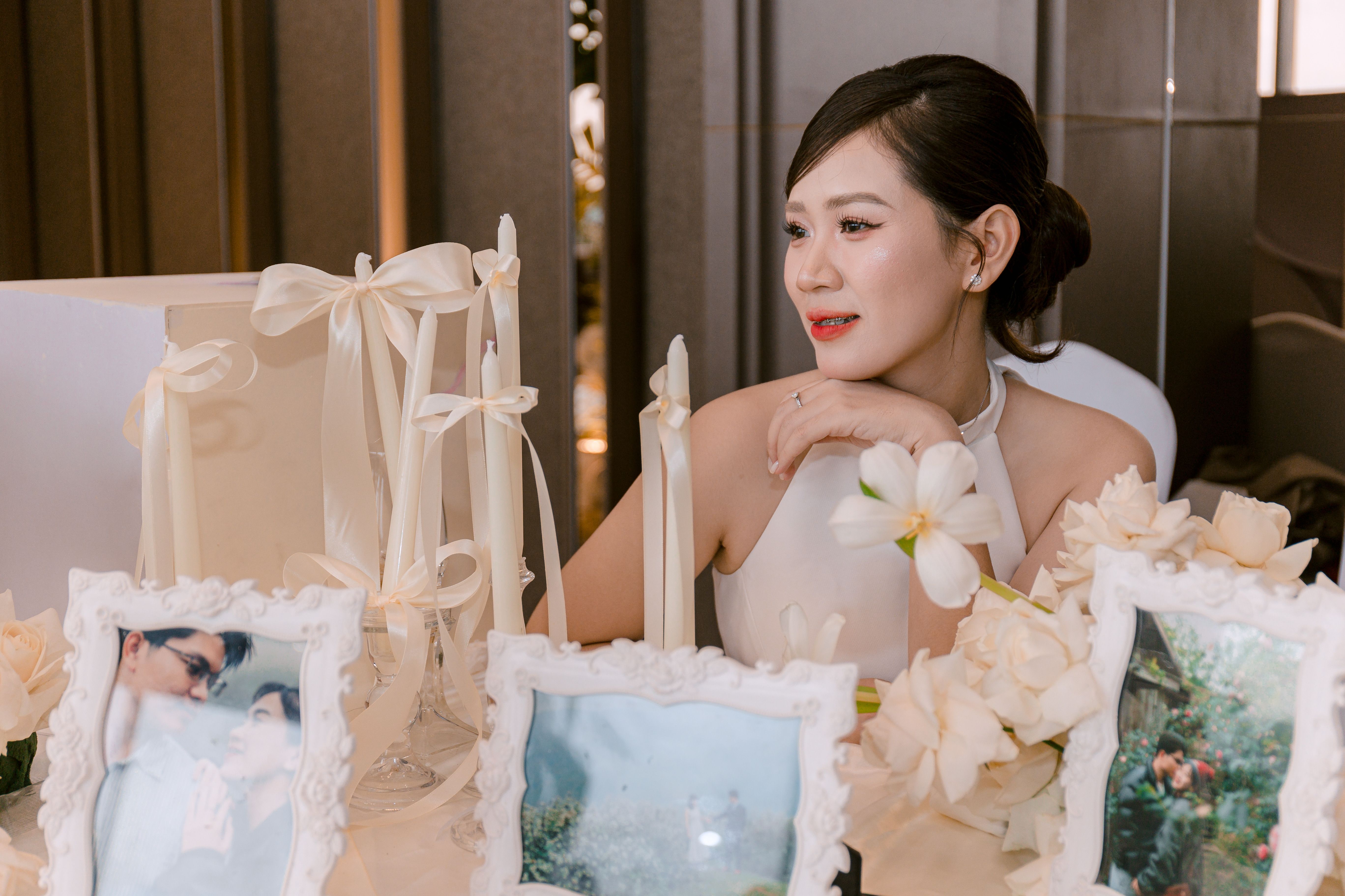 Elegant Wedding Reception with Bride and Decor · Free Stock Photo