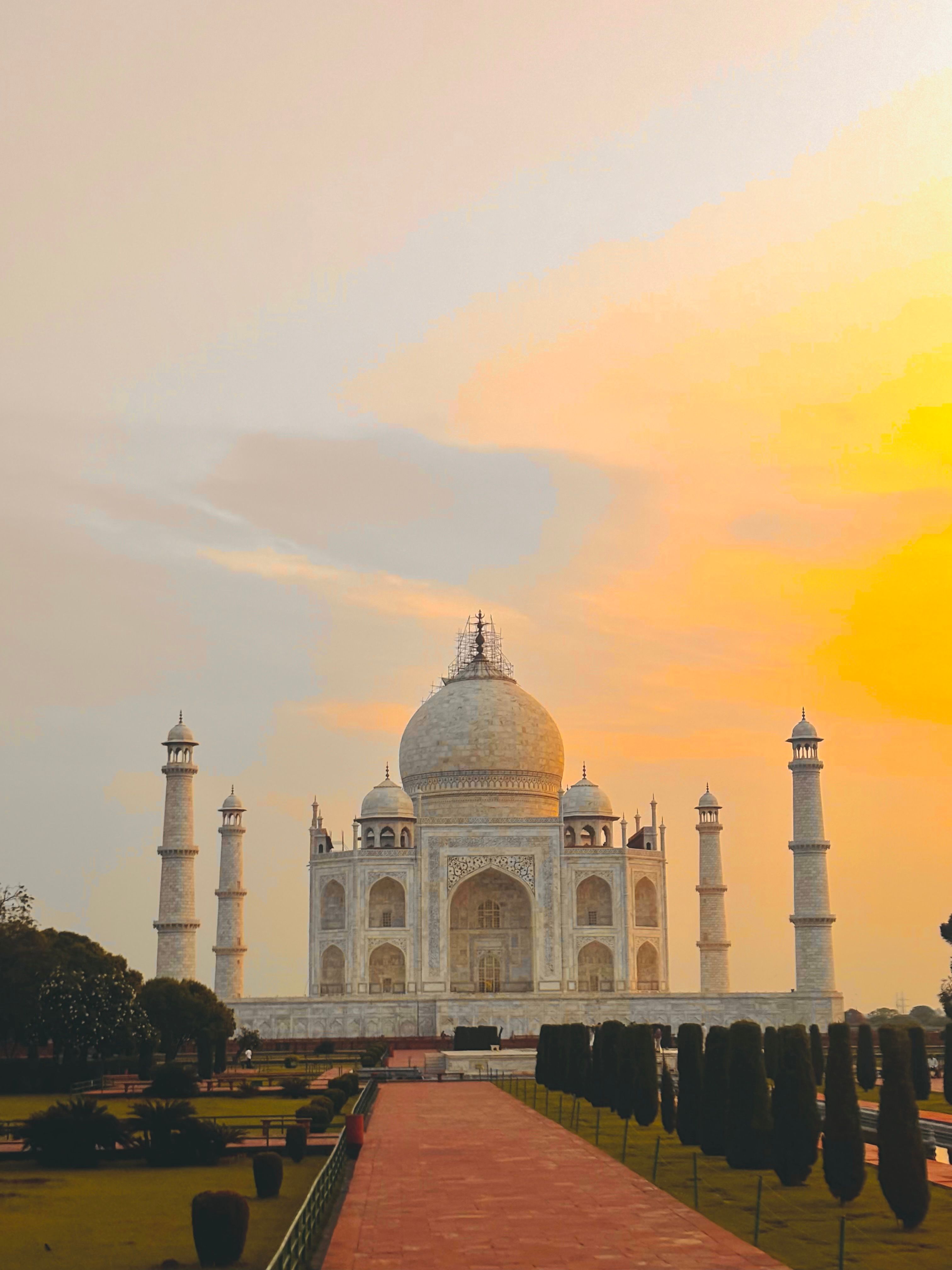 Majestic View of the Taj Mahal at Sunset · Free Stock Photo