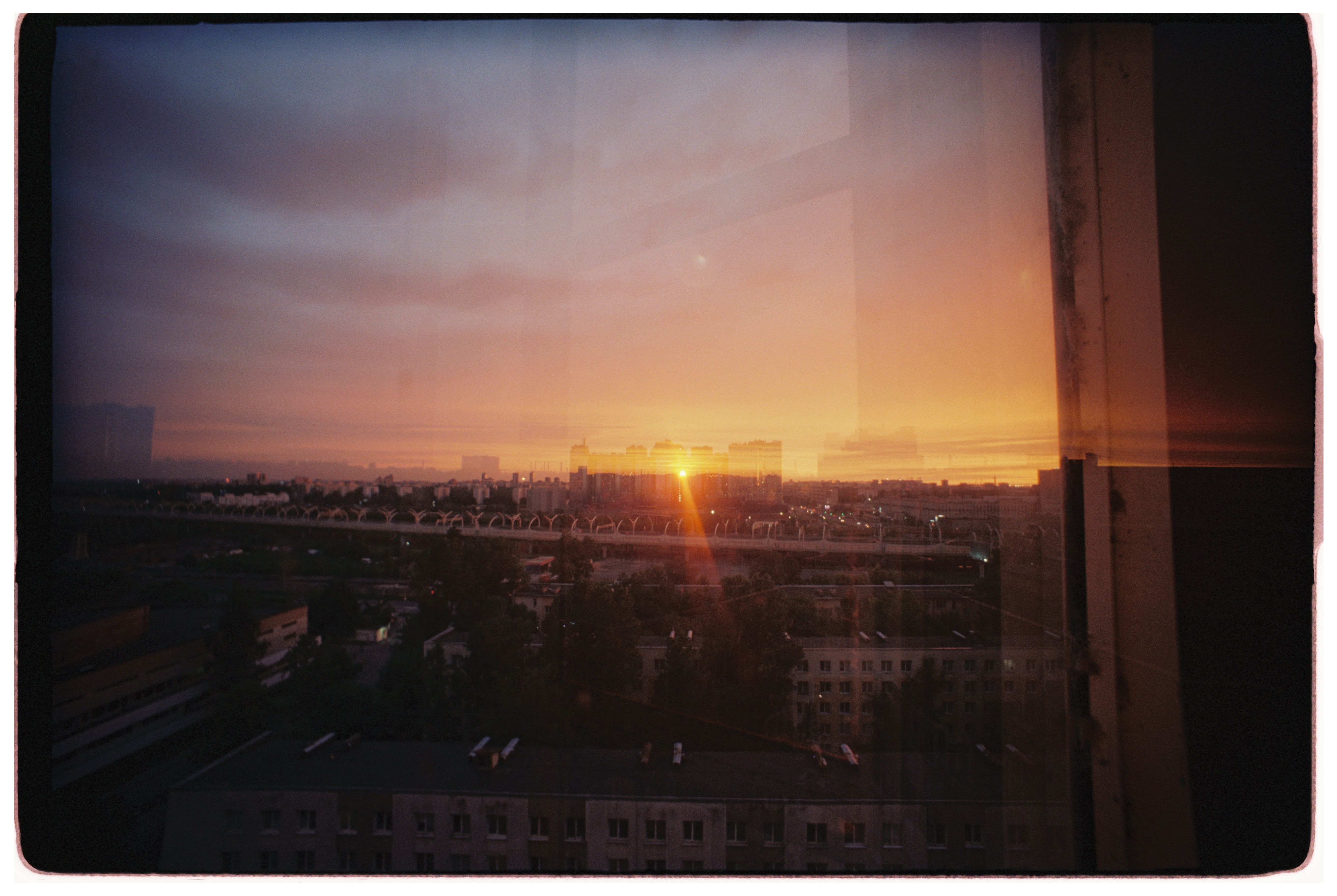 Window Aesthetic With Sun Rays Photos, Download The BEST Free Window ...