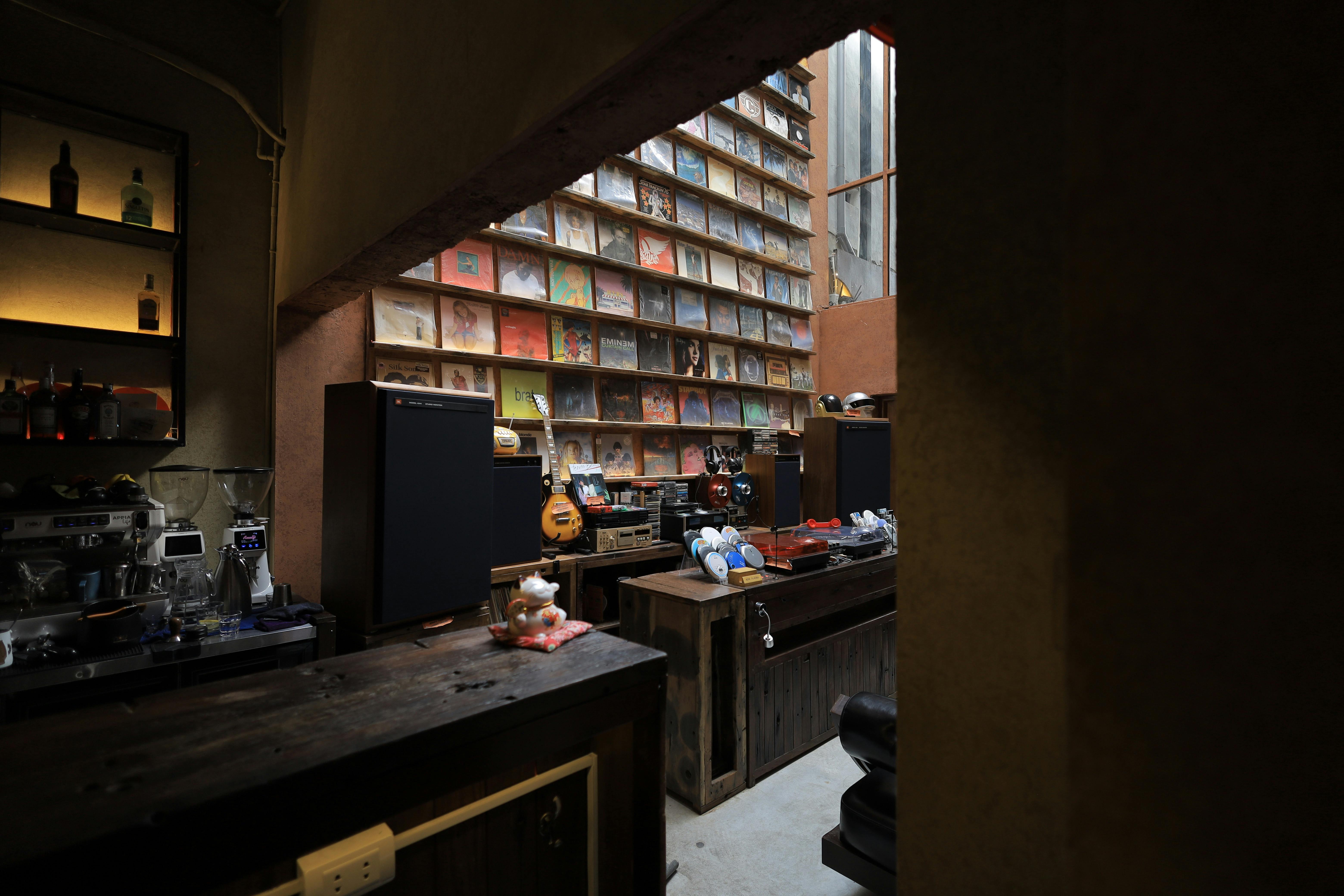 Cozy Vinyl Record Cafe Interior in Vietnam · Free Stock Photo