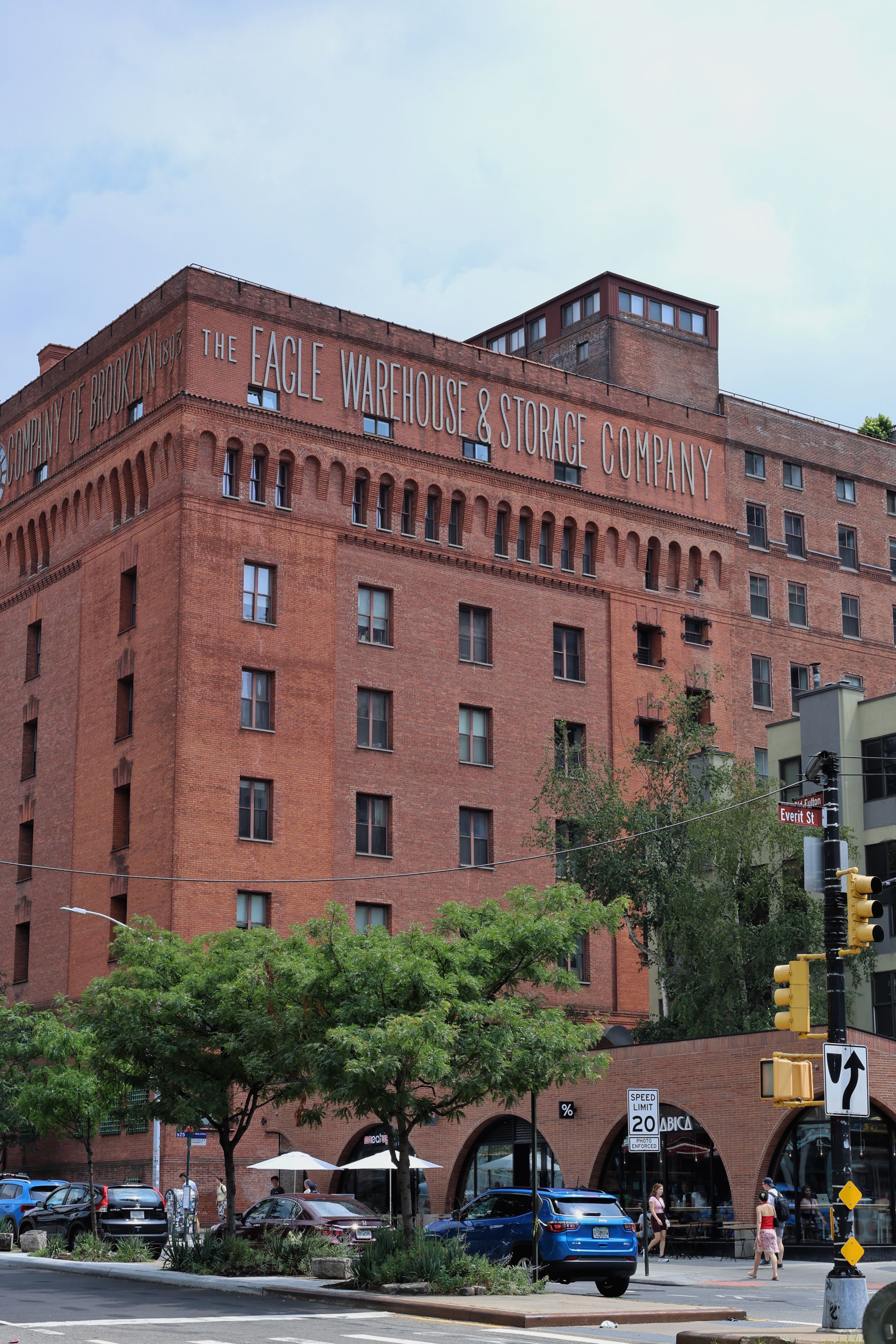 Historic Red Brick Building in New York City · Free Stock Photo