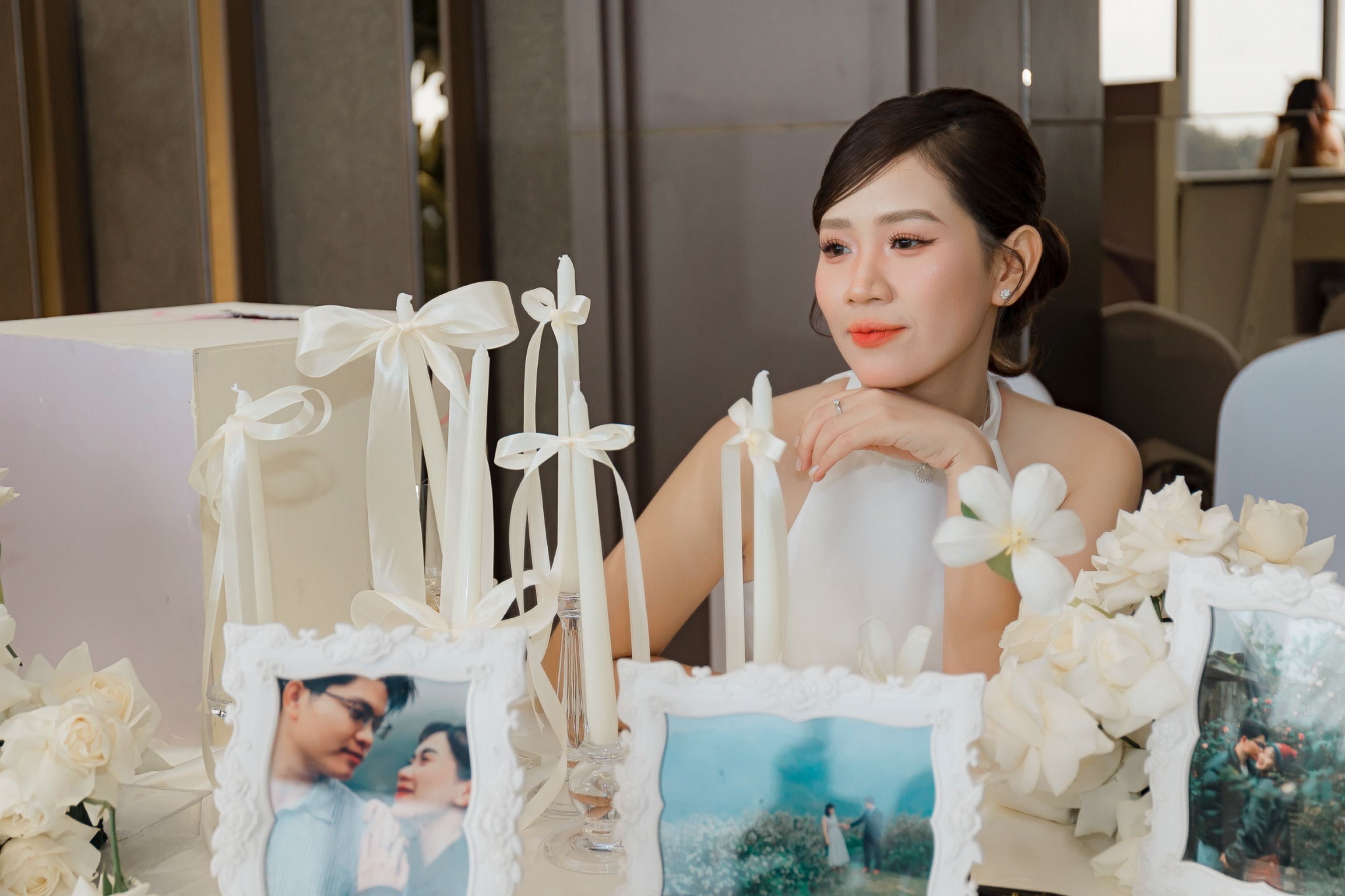 Elegant Wedding Reception with Bride and Decor · Free Stock Photo