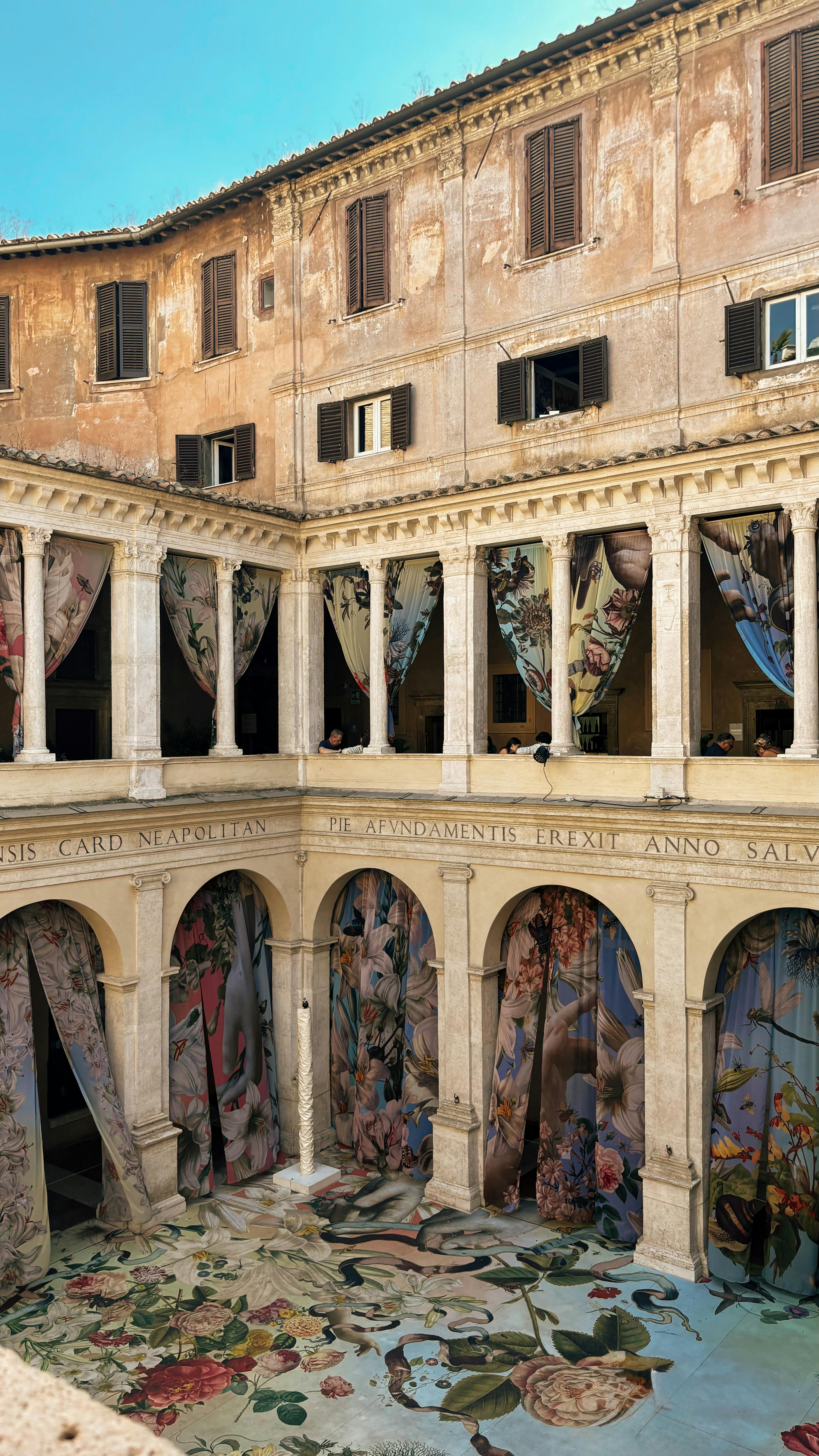 Historic Italian Courtyard with Artistic Flair · Free Stock Photo