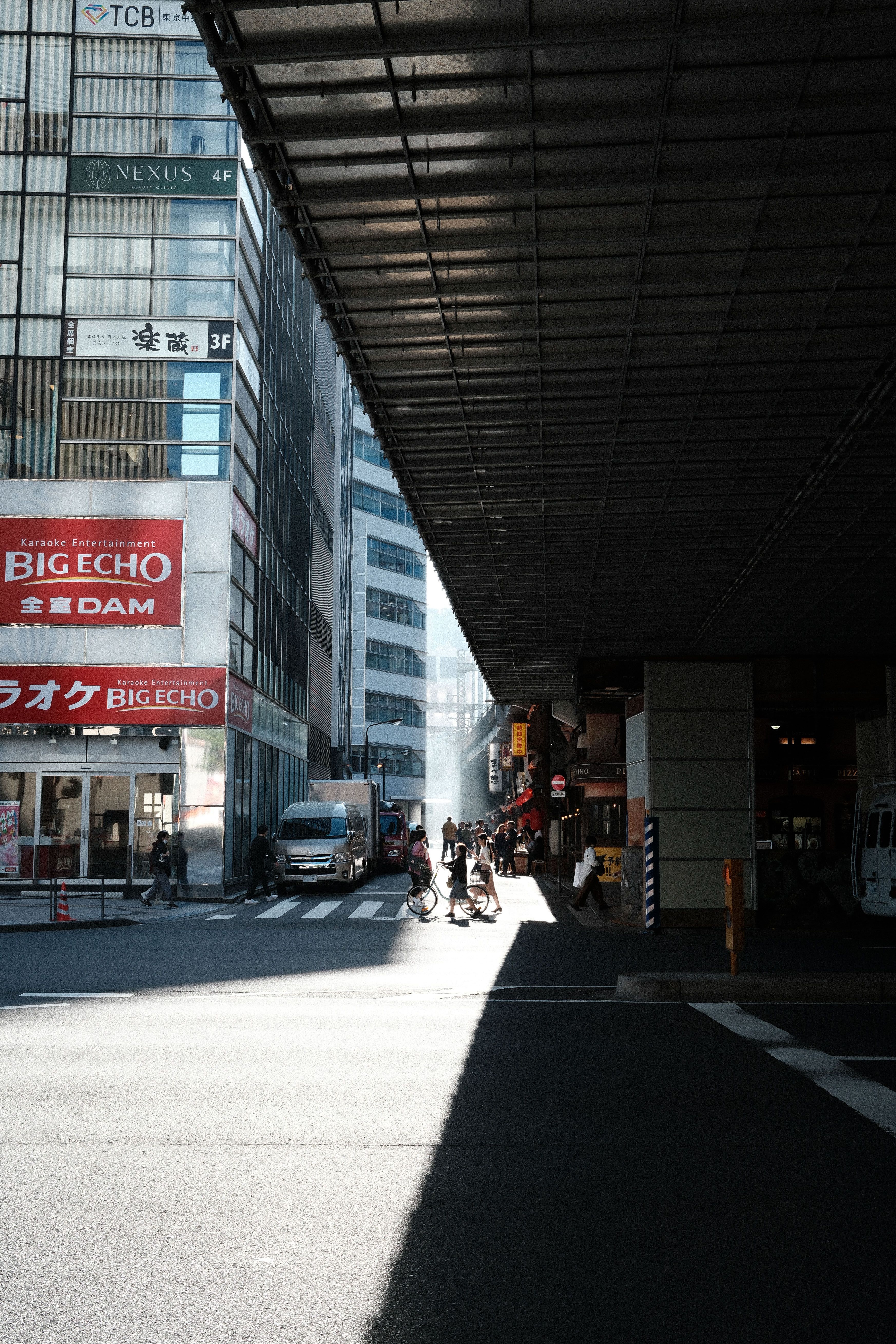 Urban Street Scene in Tokyo with Modern Architecture · Free Stock Photo