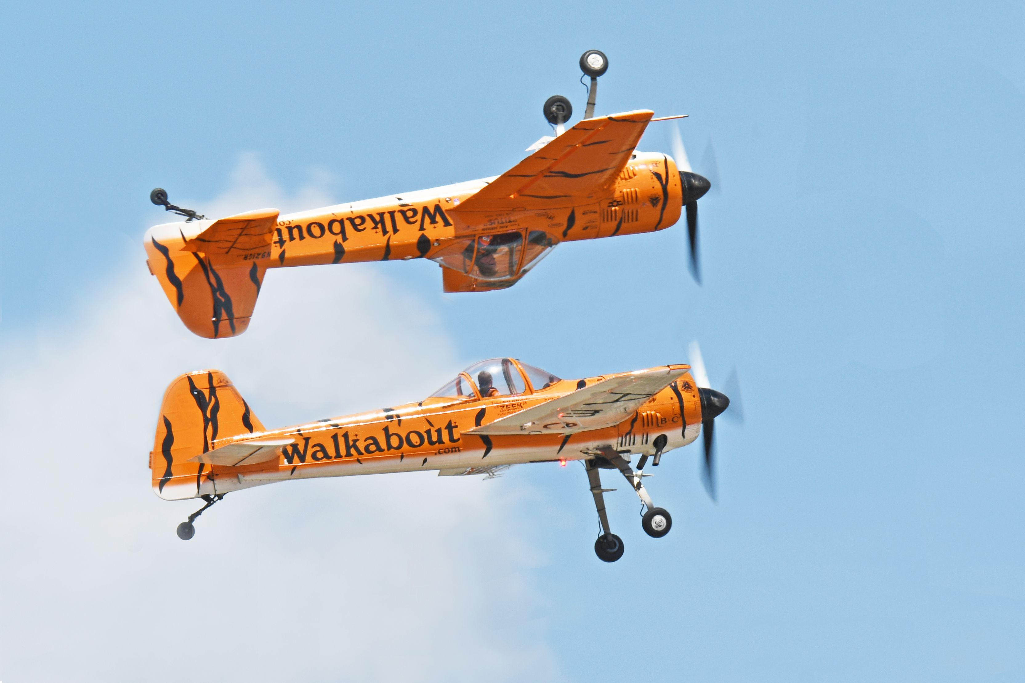 Aerobatic Twin Planes Performing Stunt Flight · Free Stock Photo