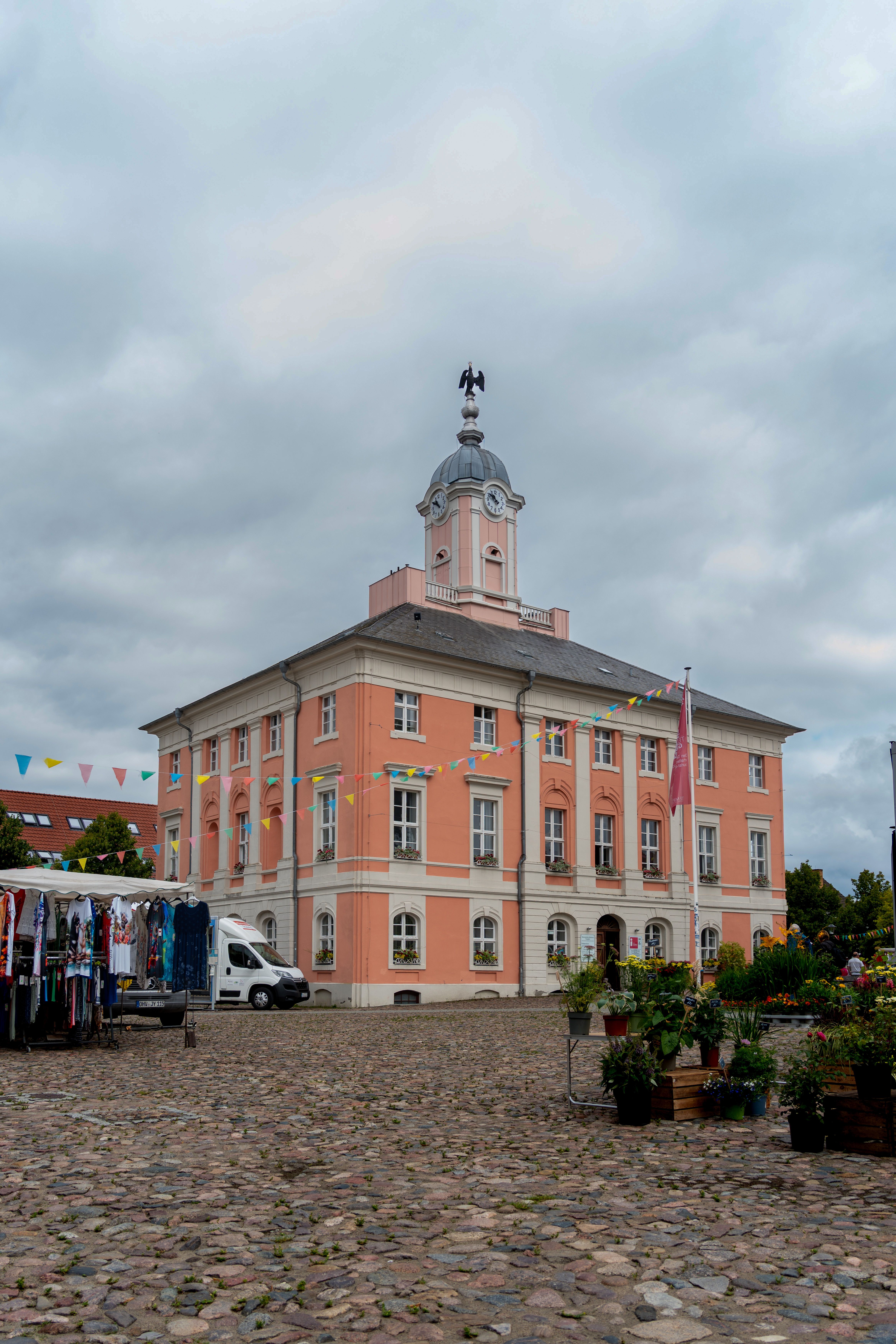 Historic Town Hall with Market Stalls in Cobblestone Square · Free ...
