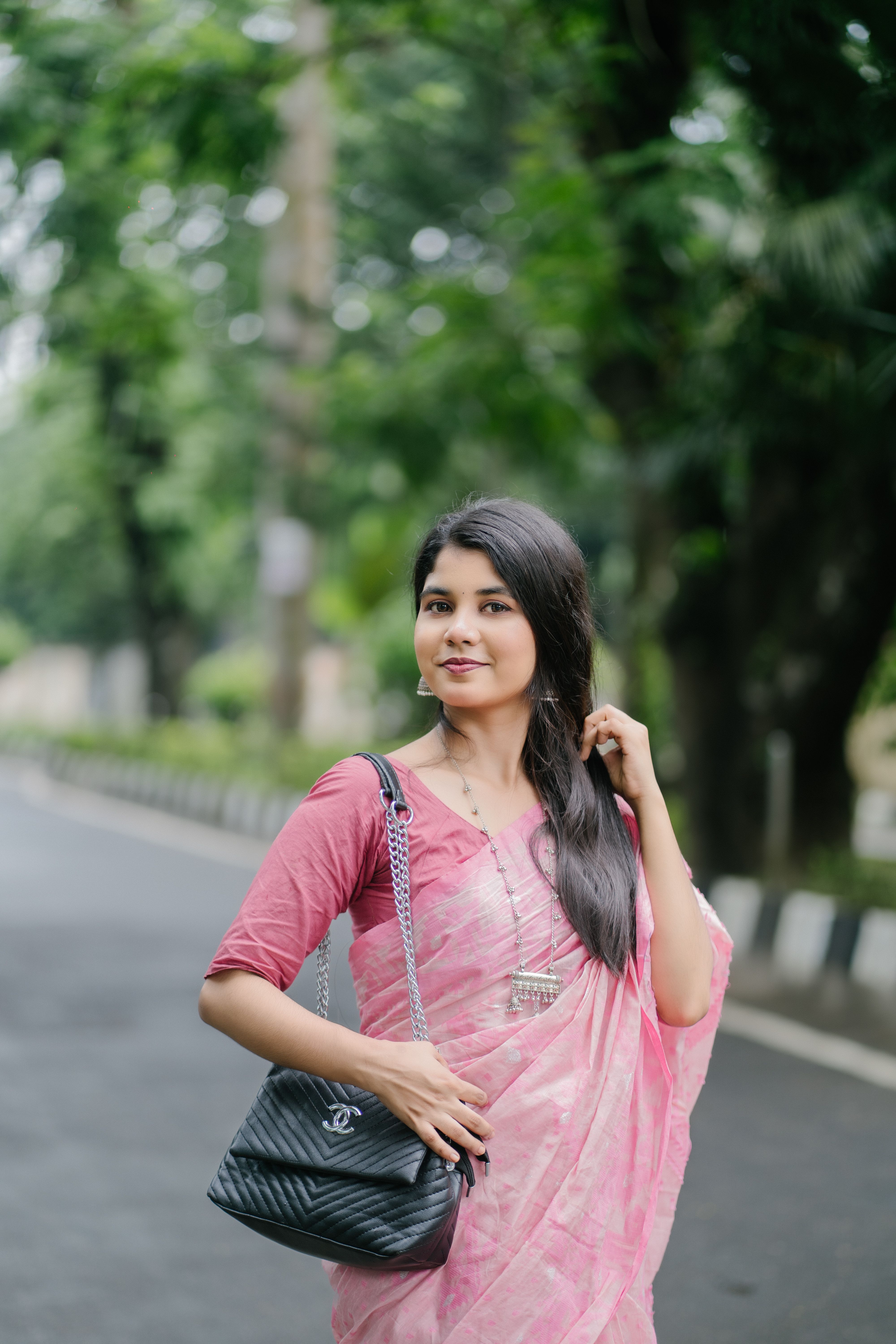 A Woman Walking With Smile Photos, Download The BEST Free A Woman ...