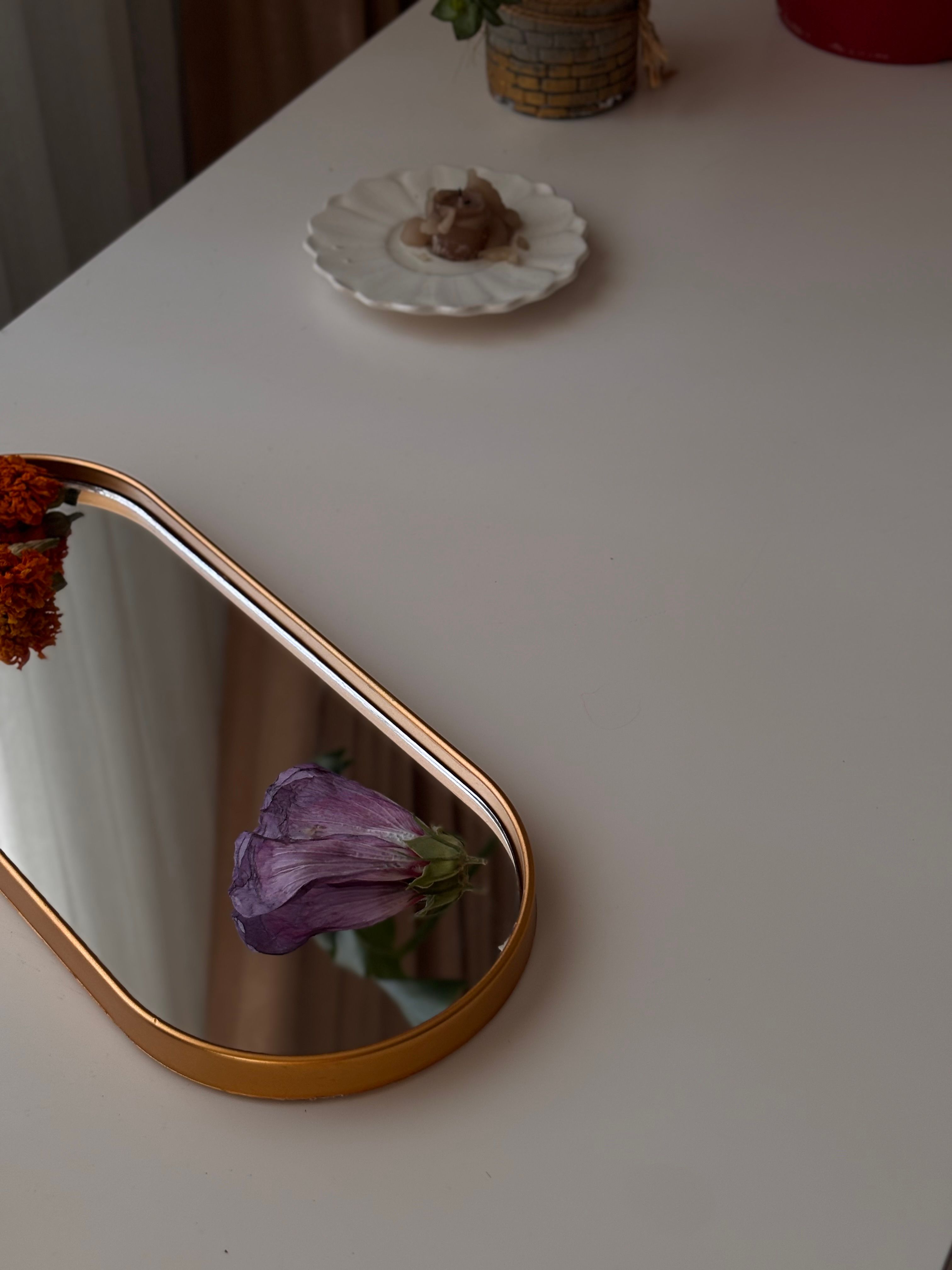 Elegant Minimalist Tabletop with Mirror Reflection · Free Stock Photo