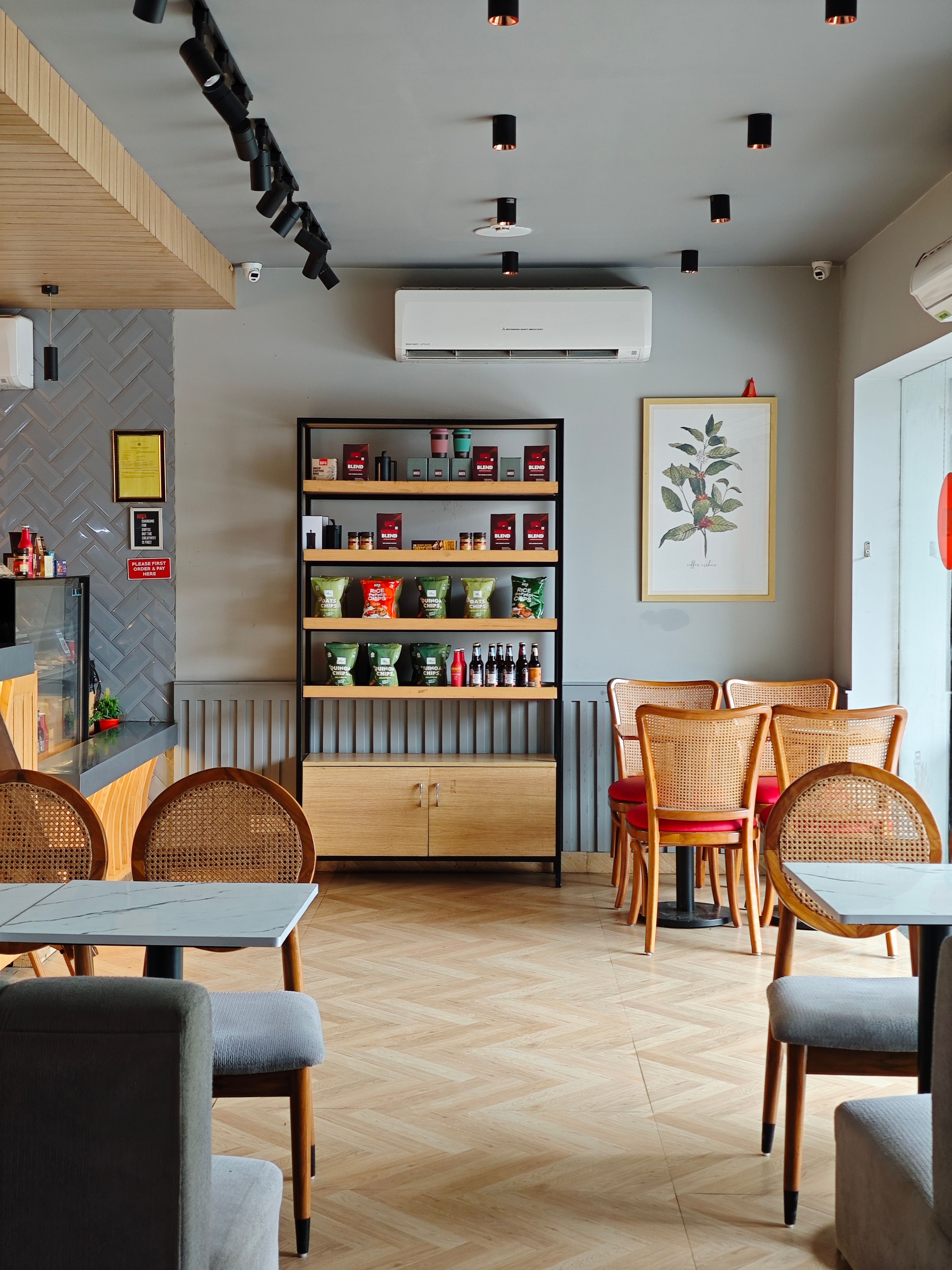 Interior Aconchegante De Café Com Design Moderno Em Mathura · Foto ...