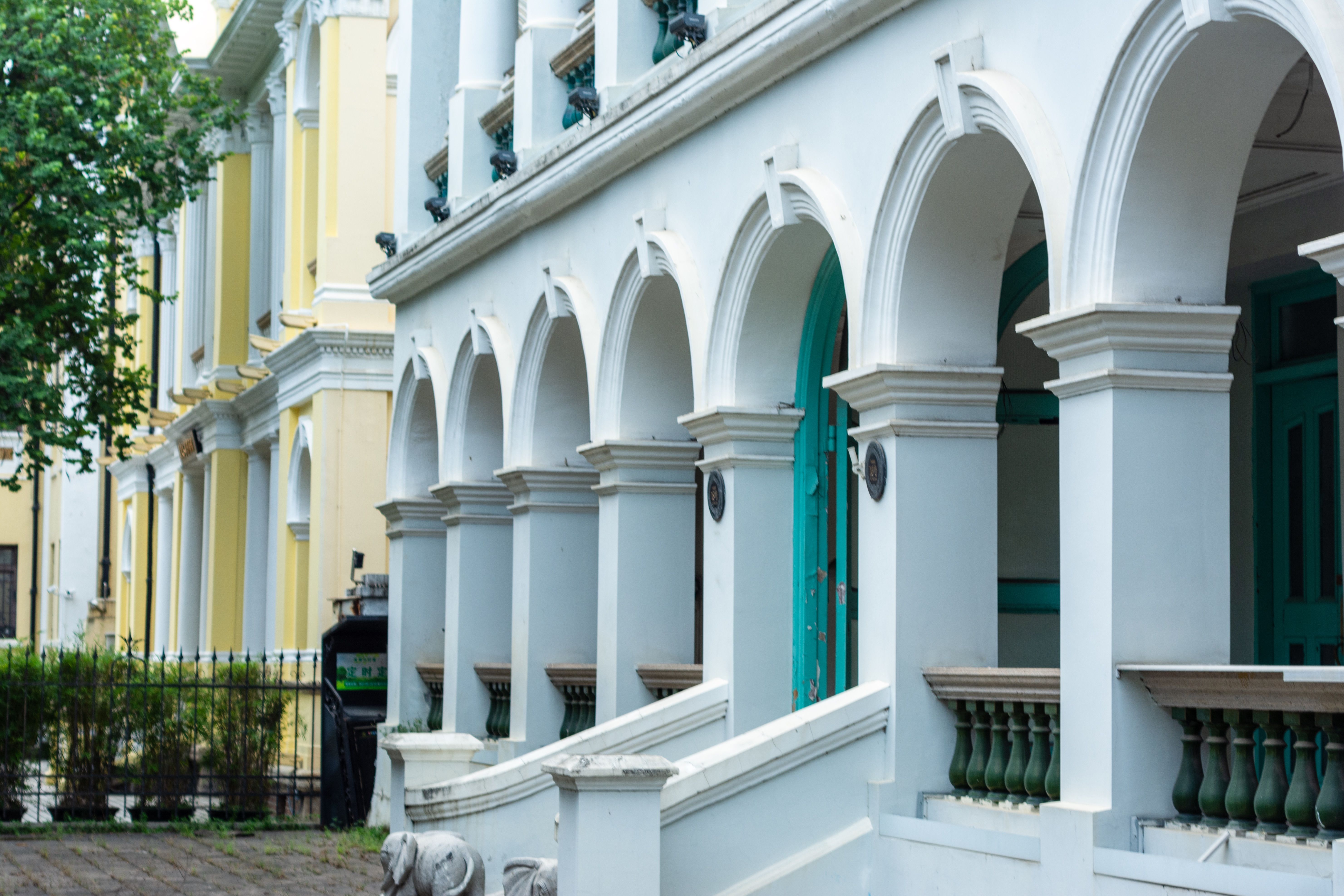 Elegant Colonial Architecture with Arched Facade · Free Stock Photo
