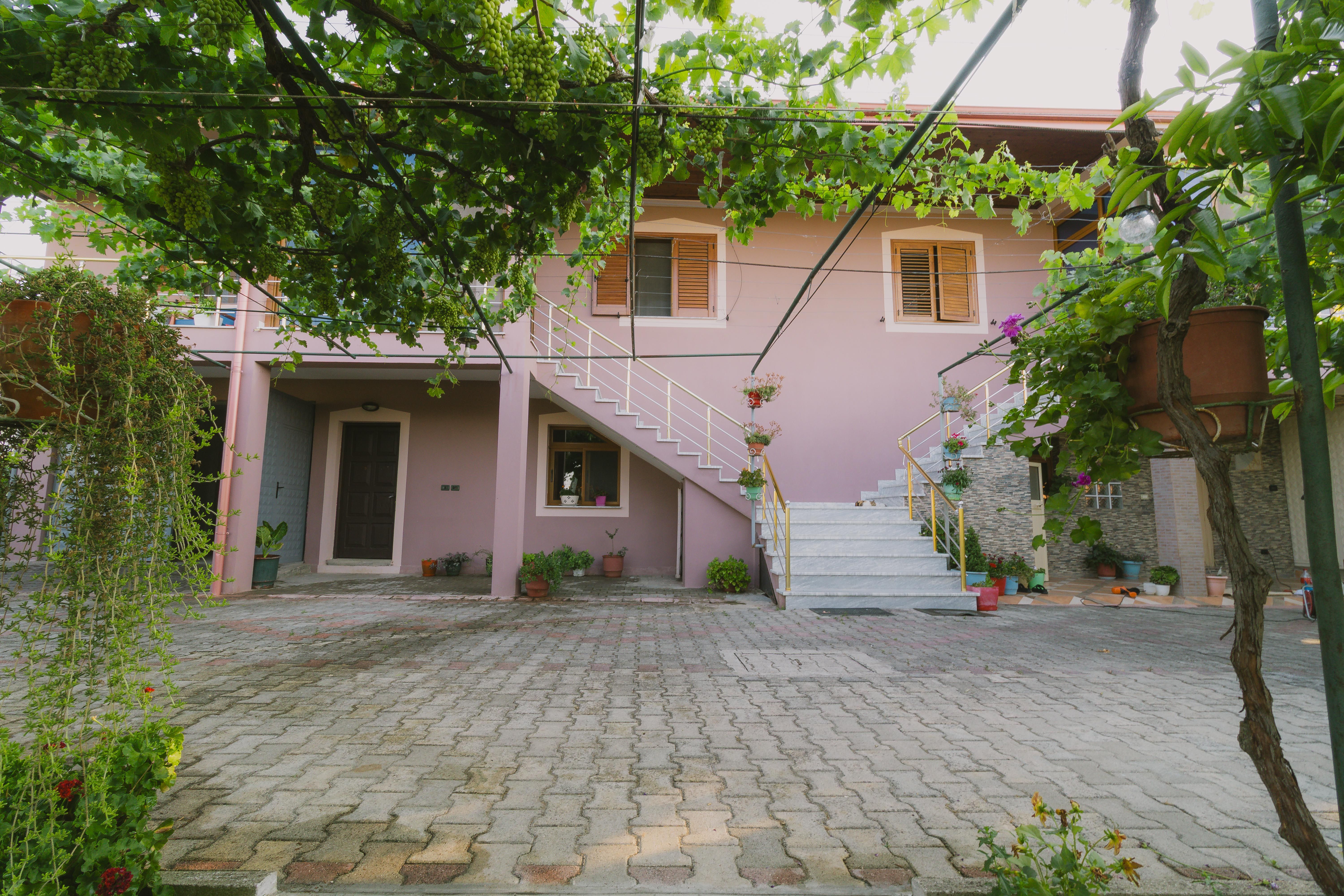 Charming Courtyard of a Pink Residence · Free Stock Photo