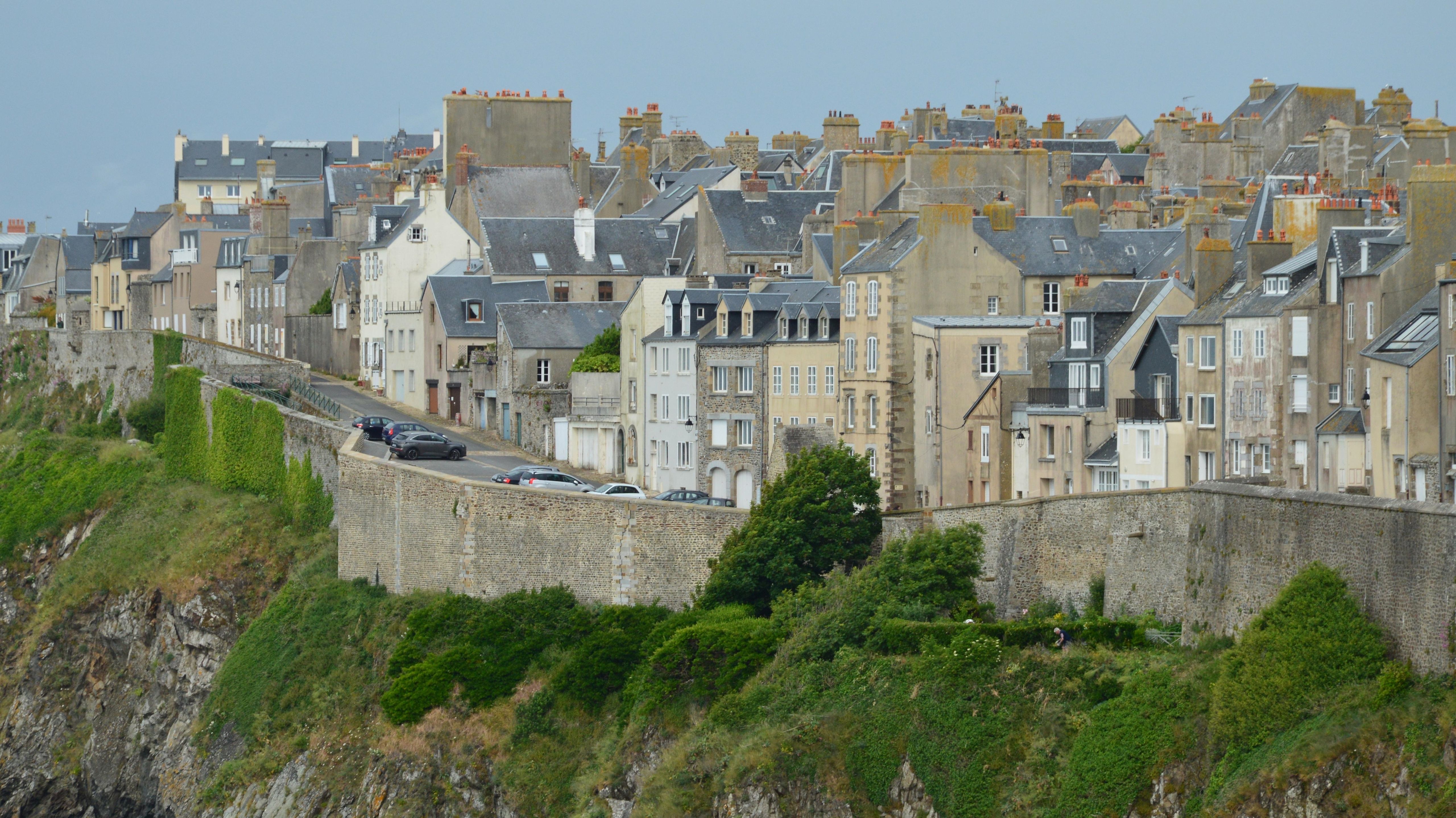 Brittany Runner Photos, Download The BEST Free Brittany Runner Stock ...