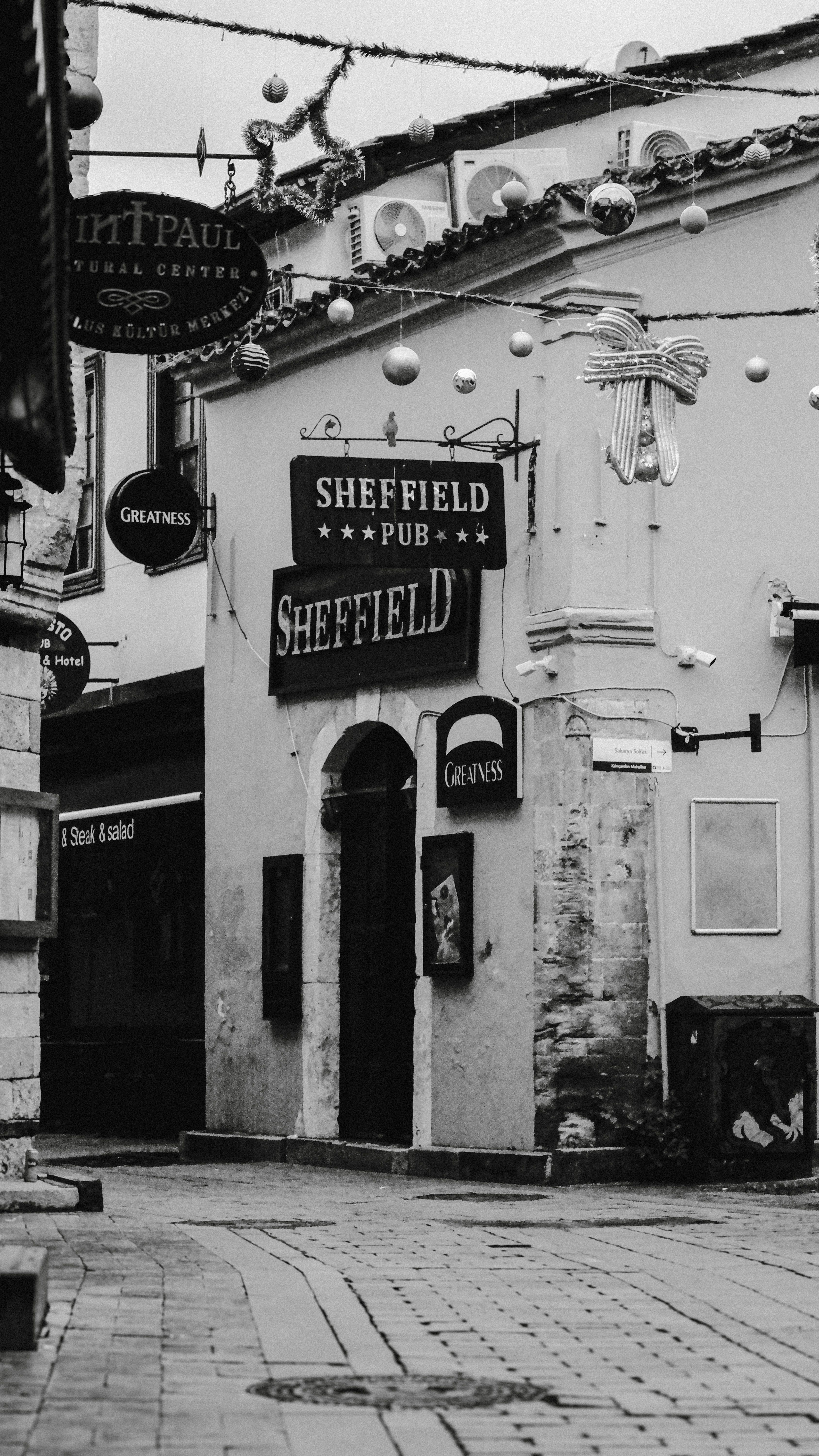 Monochrome Urban Scene of Sheffield Pub · Free Stock Photo